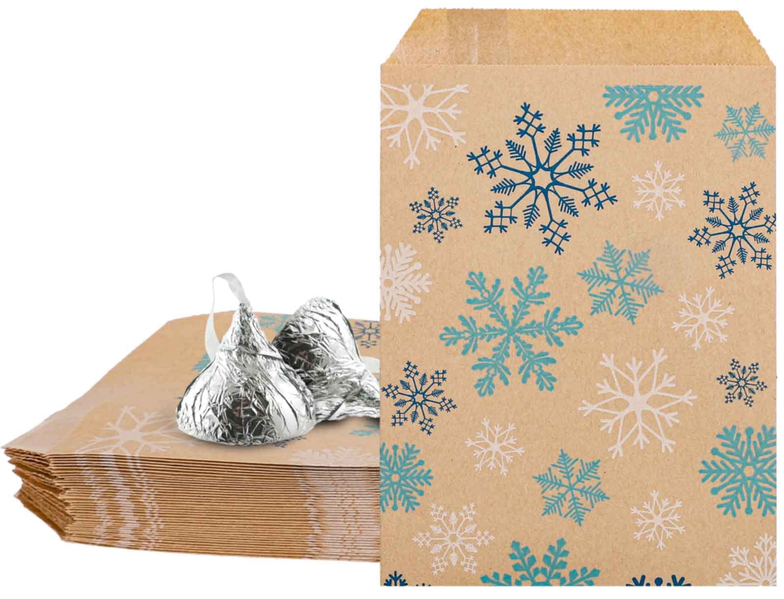 Whaline 100 Pack Winter Christmas Treat Bags Blue White Snowflakes Prints Goodies Snack Gift Bags Christmas Kraft Candy Buffet Paper Bags for Xmas Winter Holiday Party Favor Supplies, 5 x 7Inch