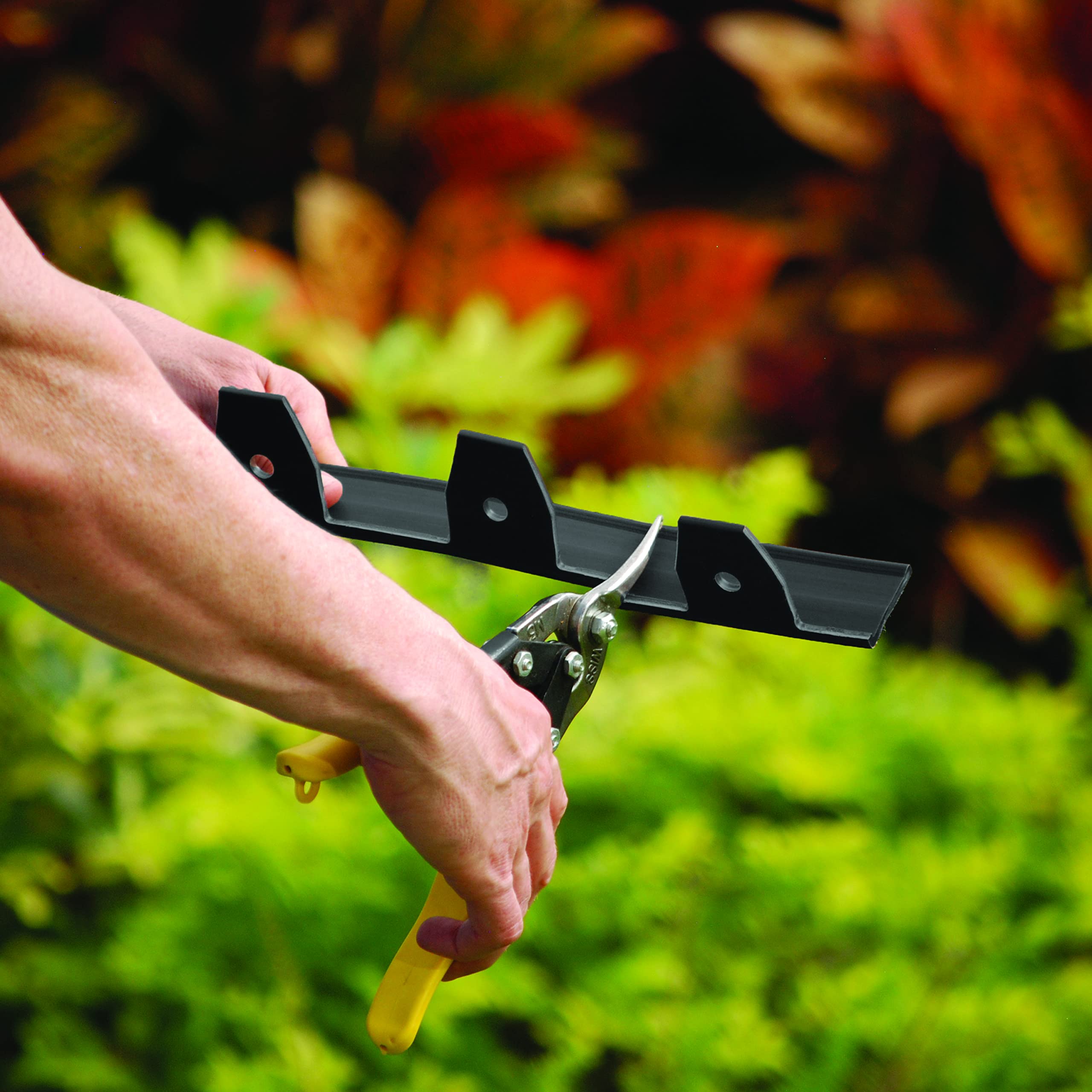 EasyFlex Heavy-Duty No-Dig Landscape Edging, 1.6 in. Tall Straight Top Commercial Grade Plastic Garden Border, 120 Feet, Black