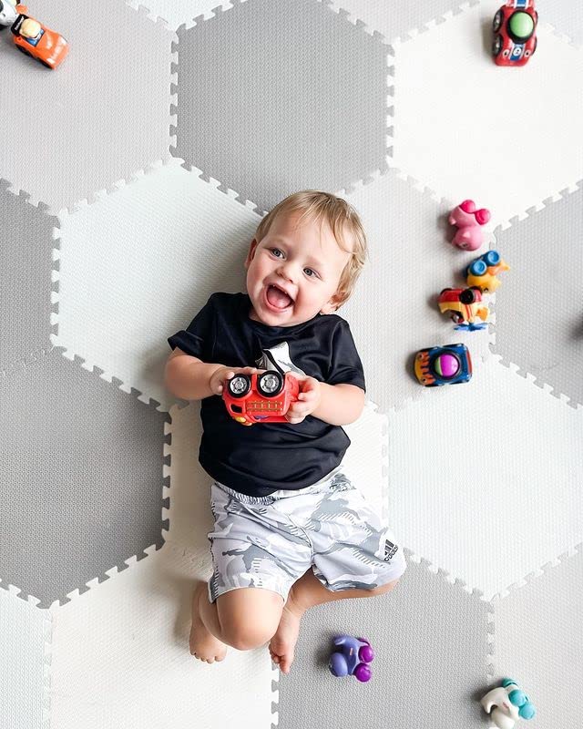 Baby Brielle Soft Non-Toxic Extra Thick Interlocking Hexagon Tile Foam for Babies and Toddlers - Exercise Mats for Crawling, Playing Grey & White Floor Mat for Nursery, Play Room - 48βx72β, 38 Pieces