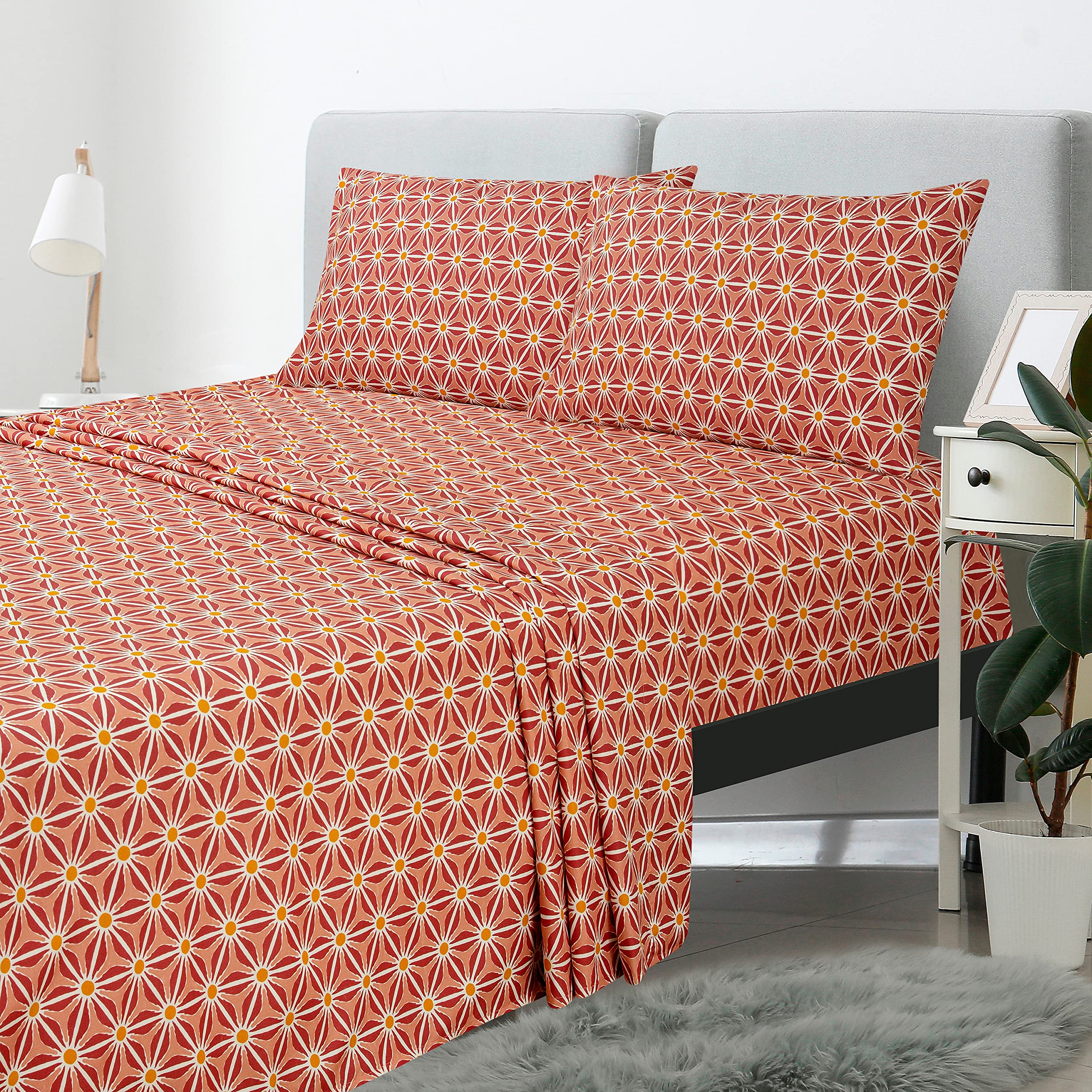 Royale Linens 300 Thread Count Printed 100% Cotton 4 Piece Full Bed Sheet Set - Sheet Set - 1 Fitted Sheet, 1 Flat Sheet, 2 Pillow case - Fade Resistant Luxury Full Size Sheet Set (Full, Printed Pink)