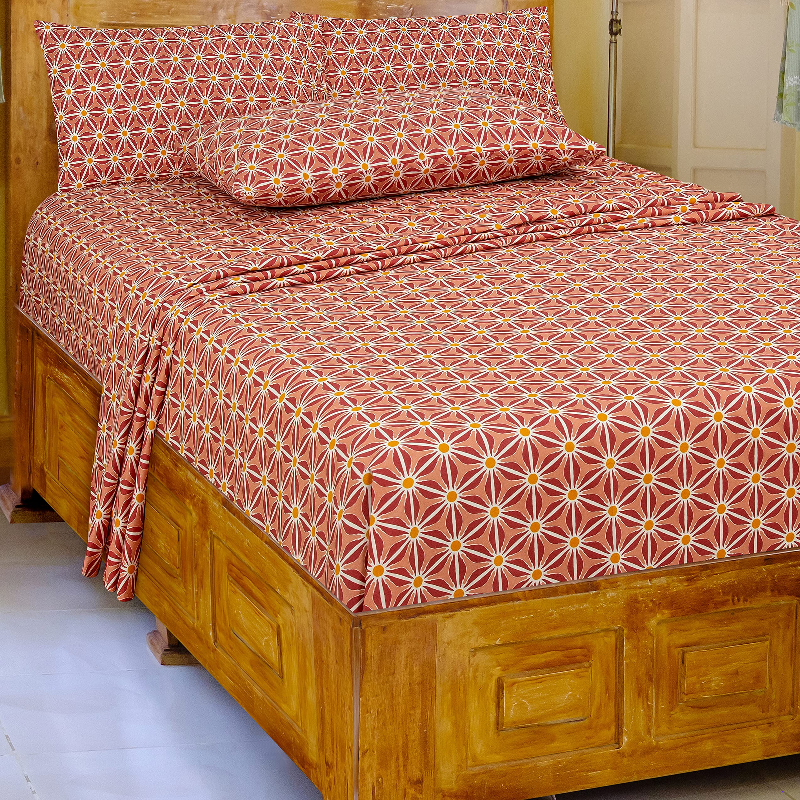 Royale Linens 300 Thread Count Printed 100% Cotton 4 Piece Full Bed Sheet Set - Sheet Set - 1 Fitted Sheet, 1 Flat Sheet, 2 Pillow case - Fade Resistant Luxury Full Size Sheet Set (Full, Printed Pink)