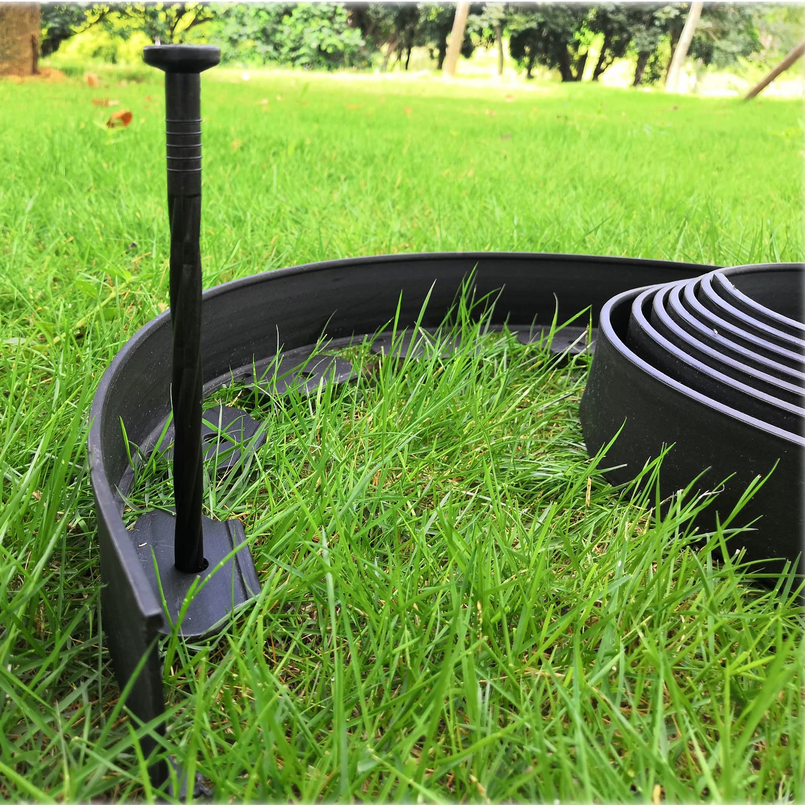 Landscape Edging,40FT Plastic No Dig Garden Edging with 40 Stakes,2 Inch Tall Lawn Edging for Lawn,Yard,Flower Gardens Border (Black-40FT)