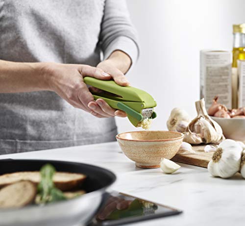 Joseph Joseph CleanForce Press Powerful, Squeeze, Easy Garlic Mincer with Trigger-Operated Wiper Blade and Handy Cleaning Tool, One Size, Green