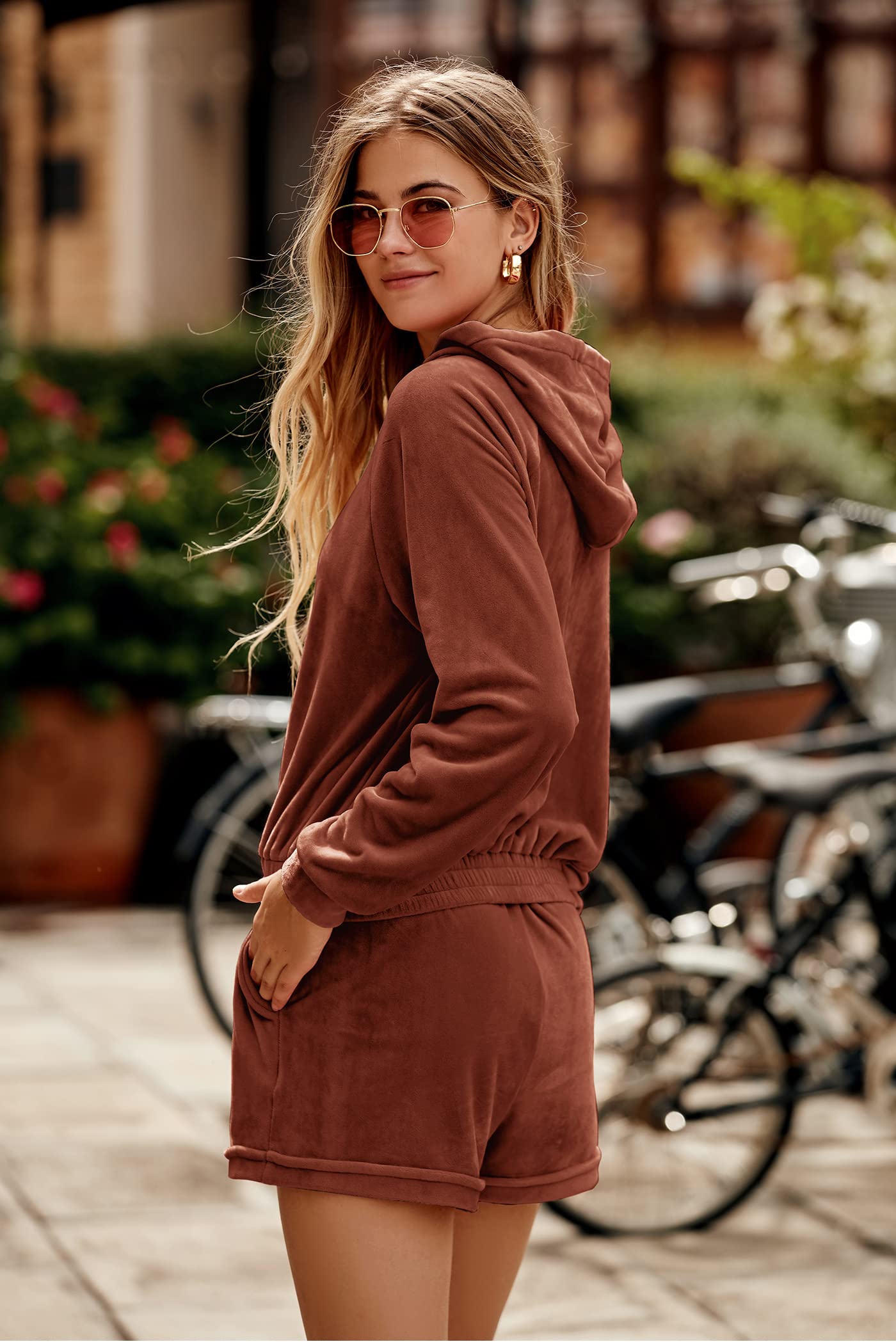 PRETTYGARDEN Women's 2 Piece Velour Tracksuit Casual Long Sleeve Zip Up Hoodie And Shorts Set Jogger Outfits (Caramel,Medium)