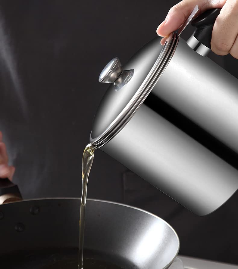 Tellshun Bacon Grease Container with Strainer 1.3 L / 44 oz Stainless Steel Cooking Oil Keeper with Lid and Tray Easy-Grip Handle Suitable for Storing Frying Oil and Cooking Grease (1.3, Silver)
