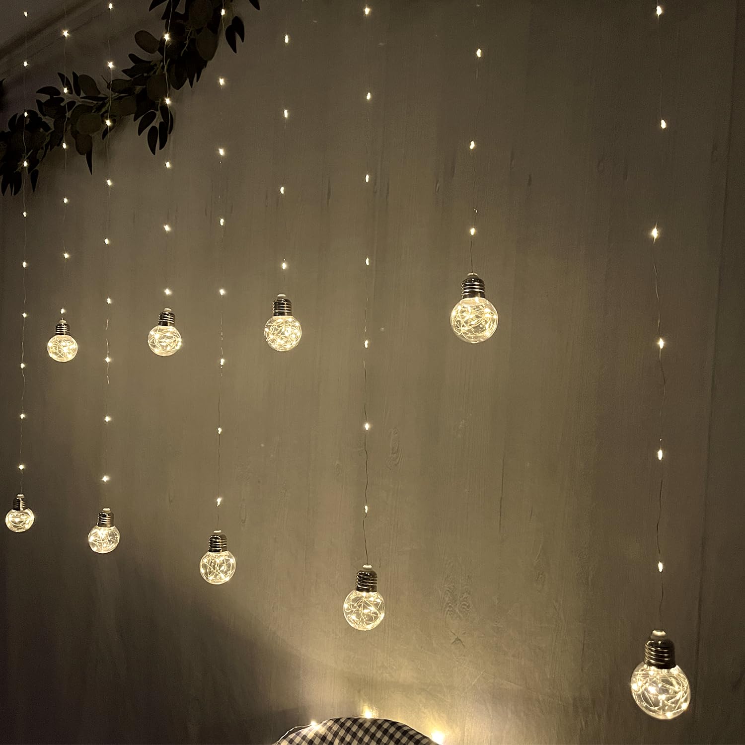 YOLIGHT Wishing Ball Curtain Lights 200 LED Window Curtain String Lights with Remote, USB Battery Powered Twinkle Globe Fairy Lights for Wedding Party Bedroom Christmas Decoration (Warm White)