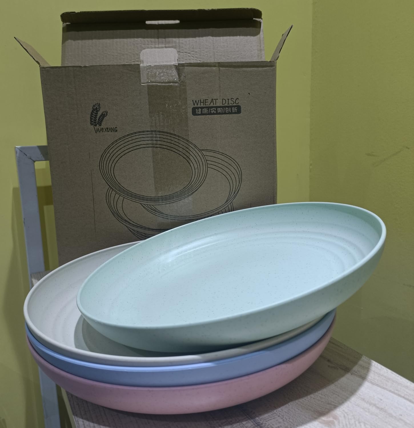 CAMBUY Wheat Straw Plates Lightweight Unbreakable Dinner Dishes Plates Set Dishwasher & Microwave Safe (Extra Large 4 Pack 10')