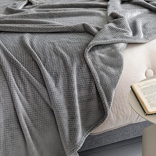 Qidordour Throw Blankets, Checkered Blanket, 60x80 Inch Flannel Fleece Jacquard Bed Throw, 310GSM Soft Microfiber Plush Fuzzy Cozy Luxury Bed Blanket for Couch, Sofa, Bedroom, Travel, Christmas, Grey