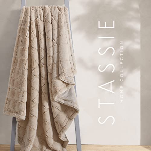 Stassie Faux Fur Throw Blanket β Soft and Elegant Blanket for Couch and Bed - 380 GSM β Cozy & Warm - Luxurious Carved Design (Wheat)
