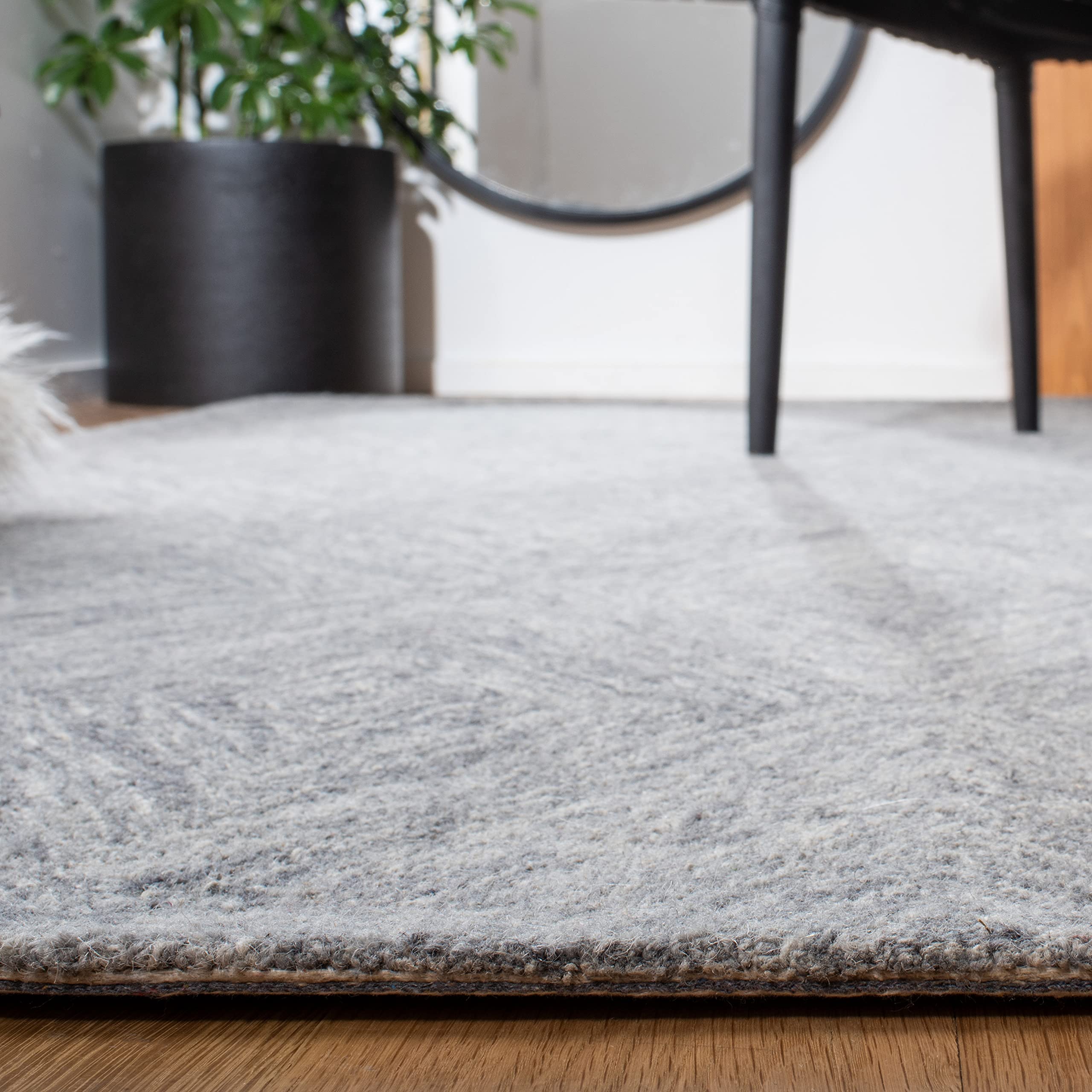 SAFAVIEH Metro Collection Area Rug - 8' x 10', Grey, Handmade Wool, Ideal for High Traffic Areas in Living Room, Bedroom (MET105F)