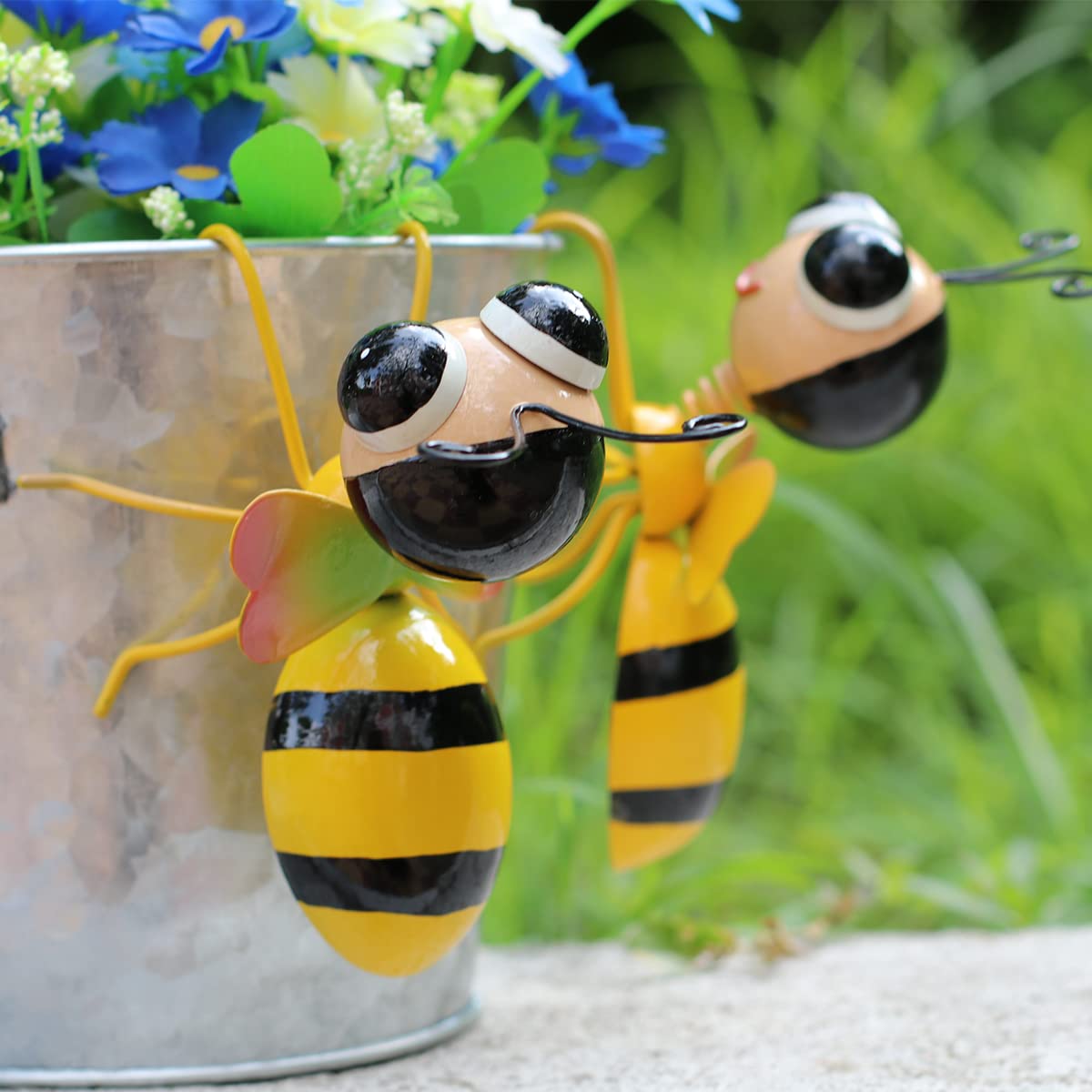 Cruis Cuka Metal Yard Art Garden Decor Cute Bee Lawn Ornament Hanging Wall Sculpture - Set of 2