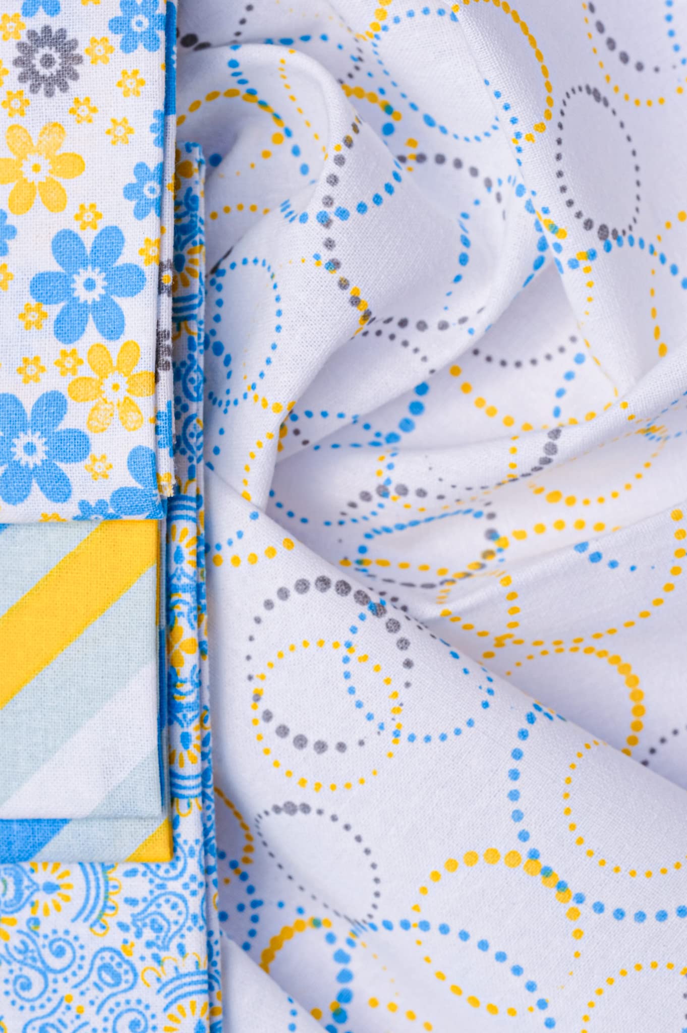 Quilbrics Precut Quilting Fabrics Cotton 7 Pieces Squares Quilt Layer with Designs and Strips for Quilters Size 18 x 22 Inches | 100% Cotton Fabric with Less Shrinkage High Density