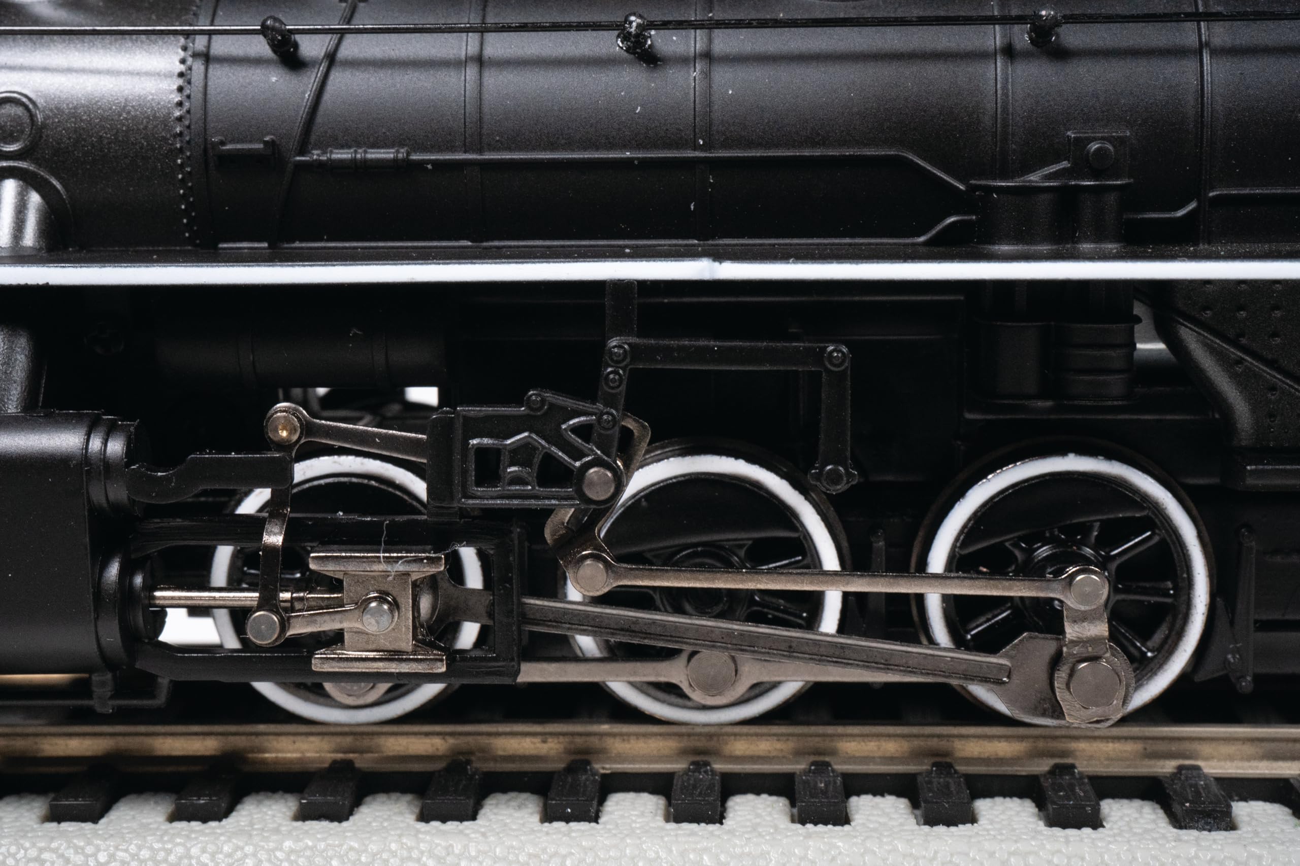 Bachmann Trains - USRA 0-6-0 w/Smoke & Vanderbilt Tender - Erie #116 - HO Scale