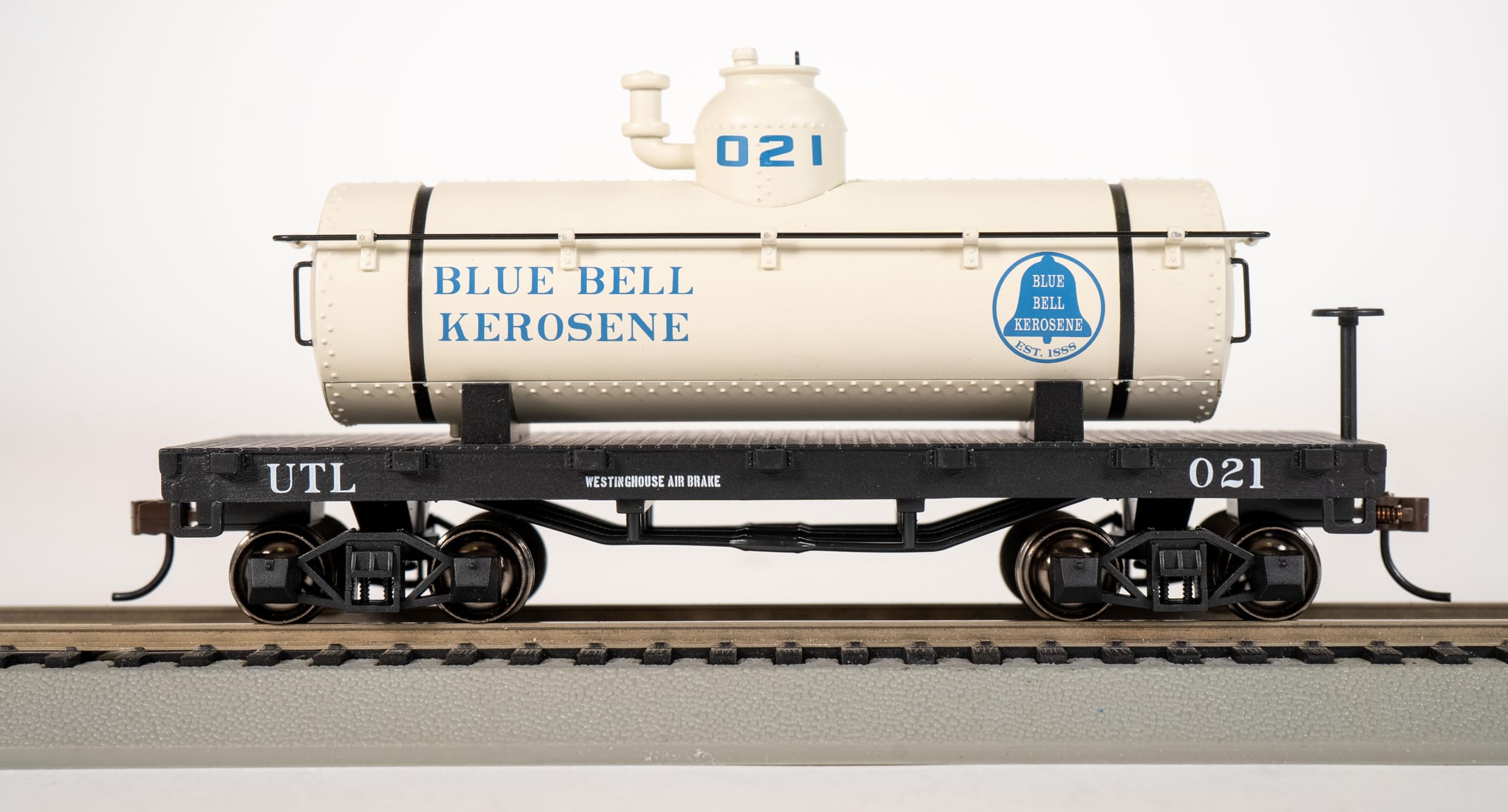Bachmann Trains - Old-Time Tank Car - Blue Bell Kerosene #021 - HO Scale