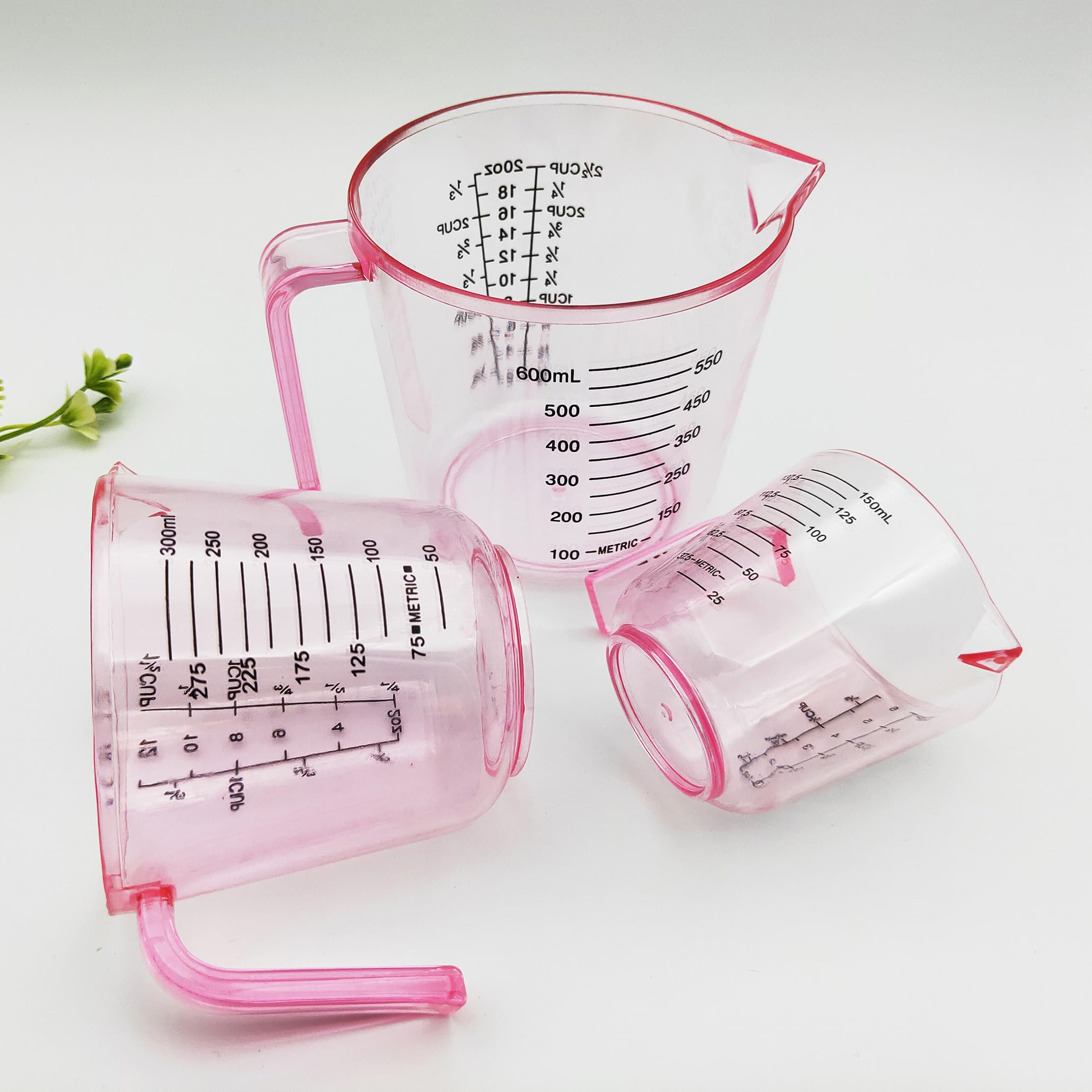 Plastic Measuring Cup Set, Kitchen Cooking and Baking Seasoning Liquid Measuring Cup, Multiple Scale Identification, with Handle and Triangle Mouth, 150ml, 300ml, 600ml, 3-piece Set (Pink)