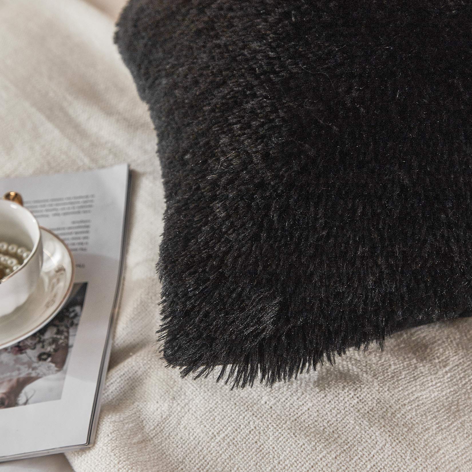 Uhamho Set of 2 Faux Fur Throw Pillow Covers Soft Velvet Decorative Pillowcases Zipper Closure (Black, 20"x26")
