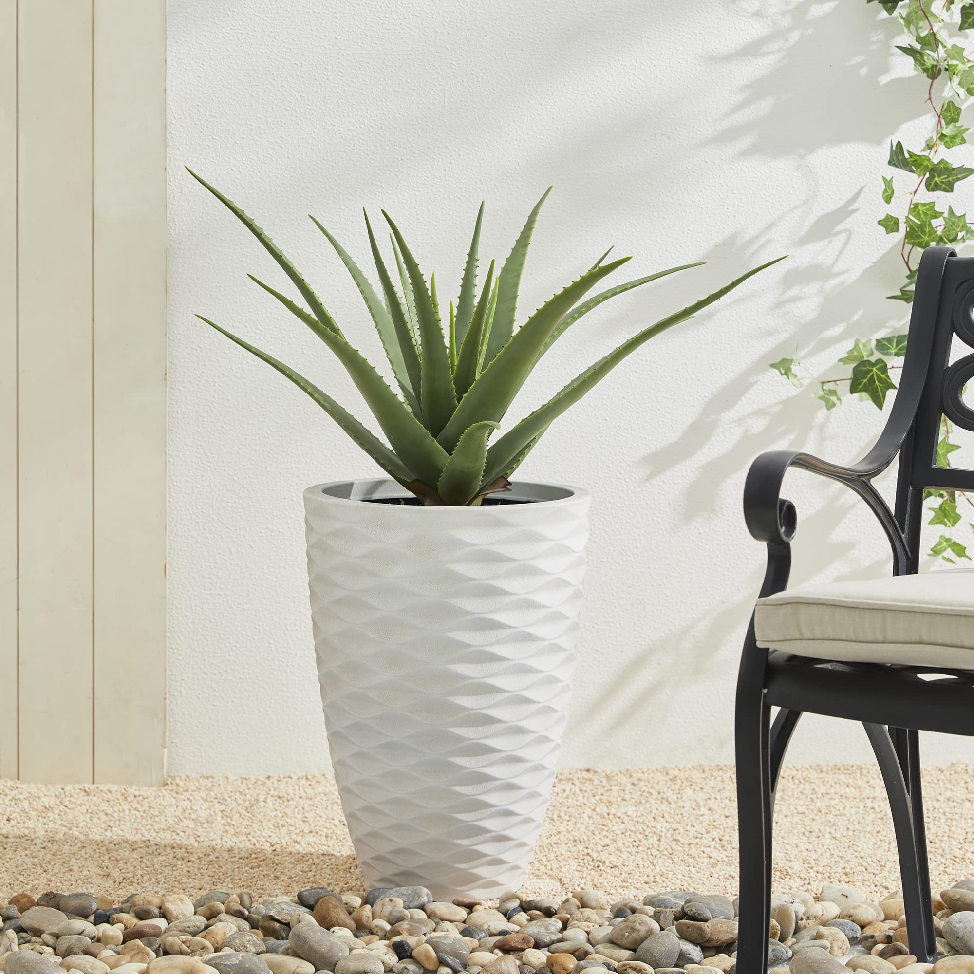 Glitzhome Outdoor Polyresin Planter Set of 2, Modern Decor Large Tall Gardening Containers Flower Pots, Sand Beige