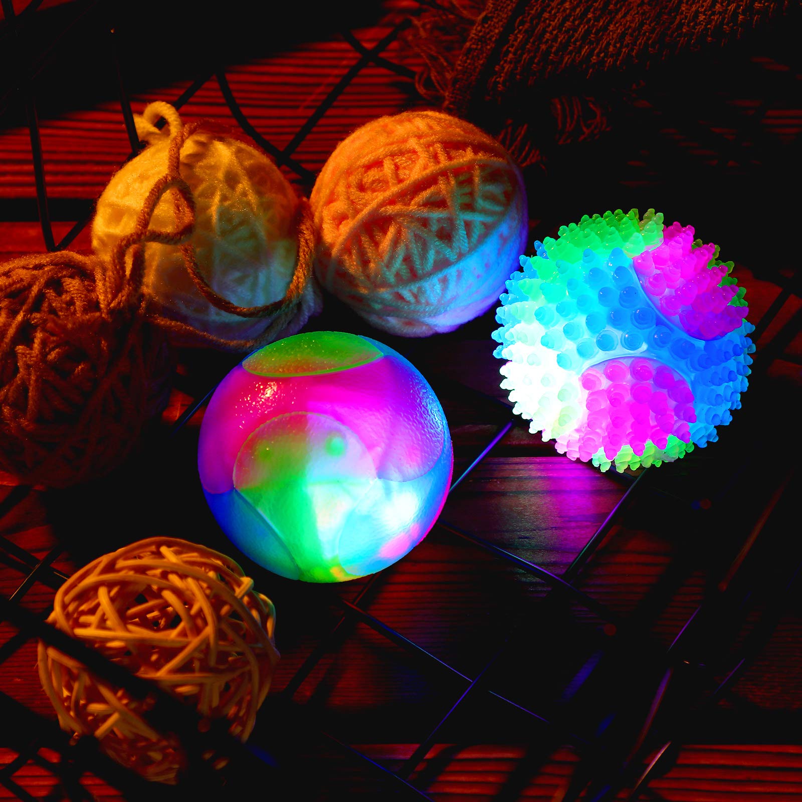 Sumind 4 Pieces Light Up Dog Balls Glowing Elastic LED Flashing Spike Pet Molar Light Color Balls Interactive Pet Toys for Cats Dogs Chewing Playing (2.2 Inch, 2 Styles)
