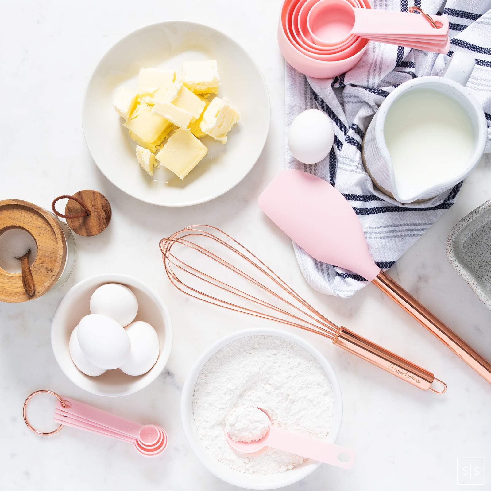 Copper and Pink Kitchen Utensils Set - 17-Piece Silicone Cooking Tools with Copper Utensil Holder and Pink Measuring Cups and Spoons for Baking and Everyday Cooking - Stylish Kitchen Accessories