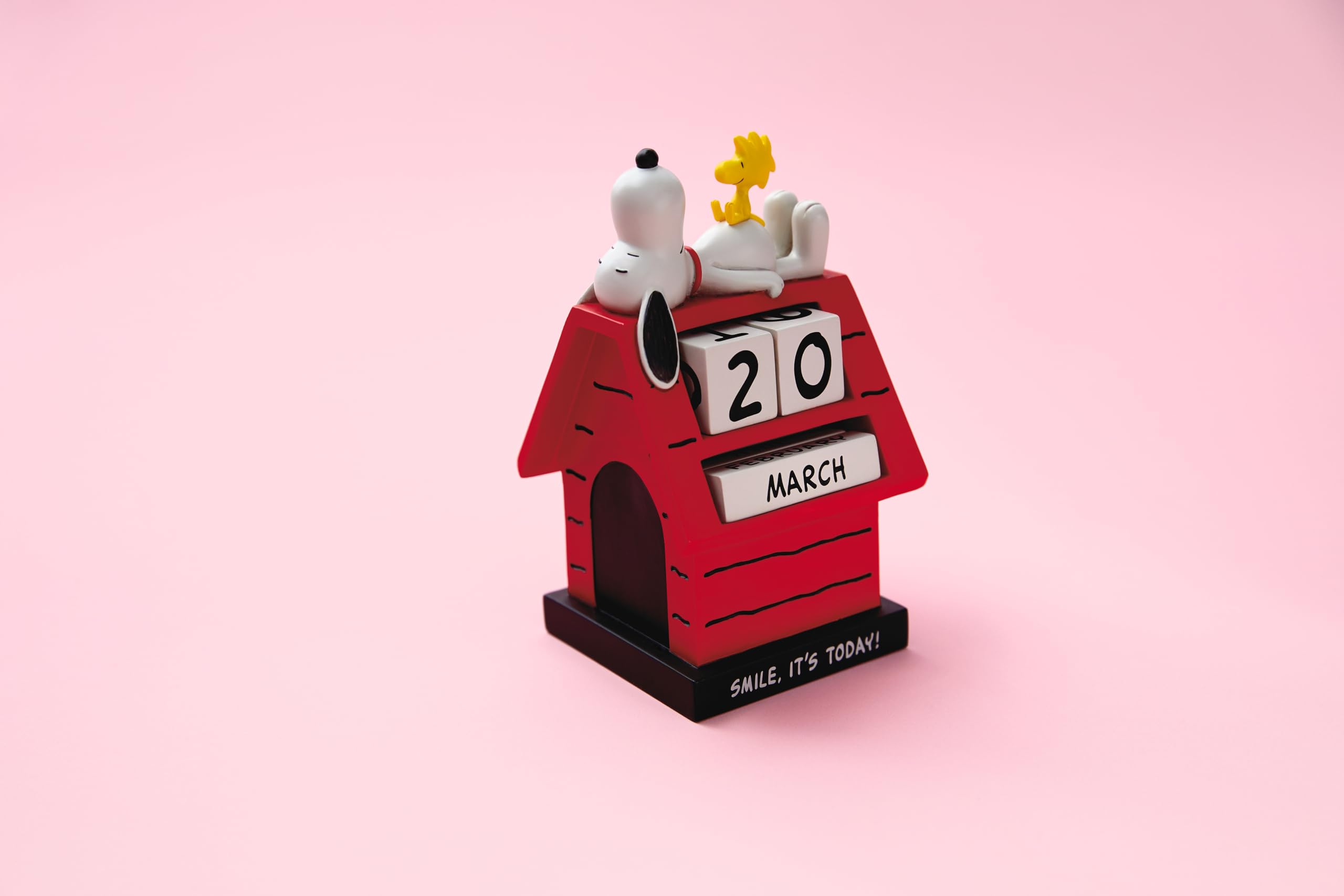 Hallmark Peanuts Snoopy Perpetual Calendar (Smile) Office Supplies, Gifts for Boss, Teacher, Administrative Assistant