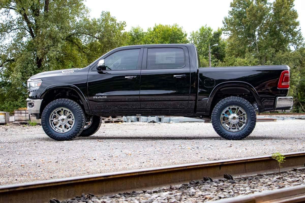 Rough Country 6" Lift Kit w/N3 Struts for 2019-2024 Ram 1500 4WD | 22XL - 33931