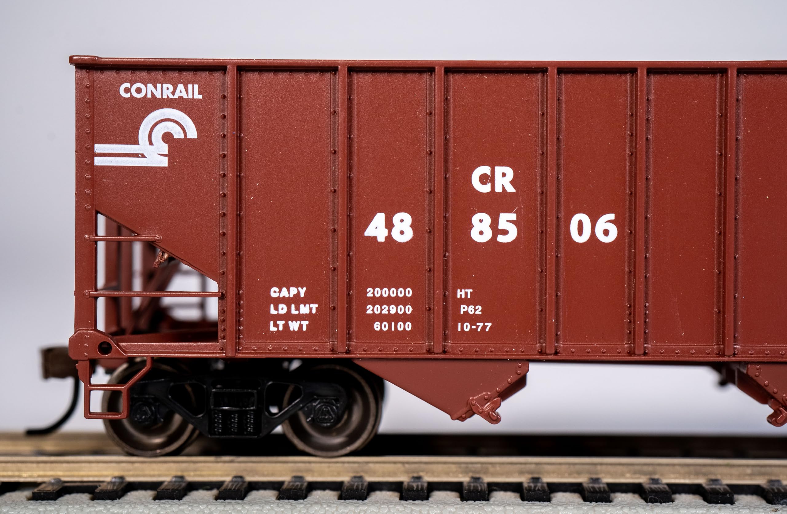 Bethlehem Steel 100-Ton Three-Bay Hopper - CONRAIL #488506 - HO Scale
