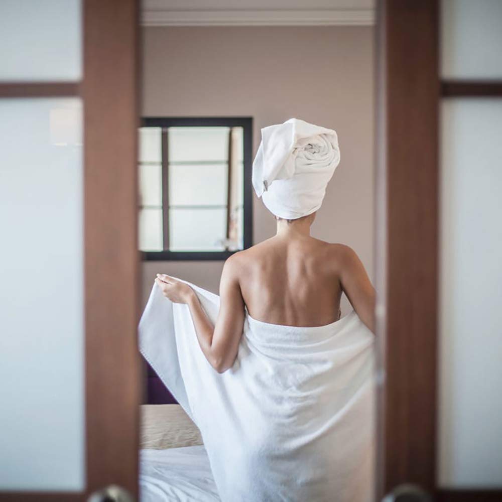 Microfiber Bath Towel Bath Sheets 1 Pack (32 x 71 Inch) Oversized Extra Large Super Absorbent Quick Fast Drying Soft Towels for Body Bathroom Travel (1, White)