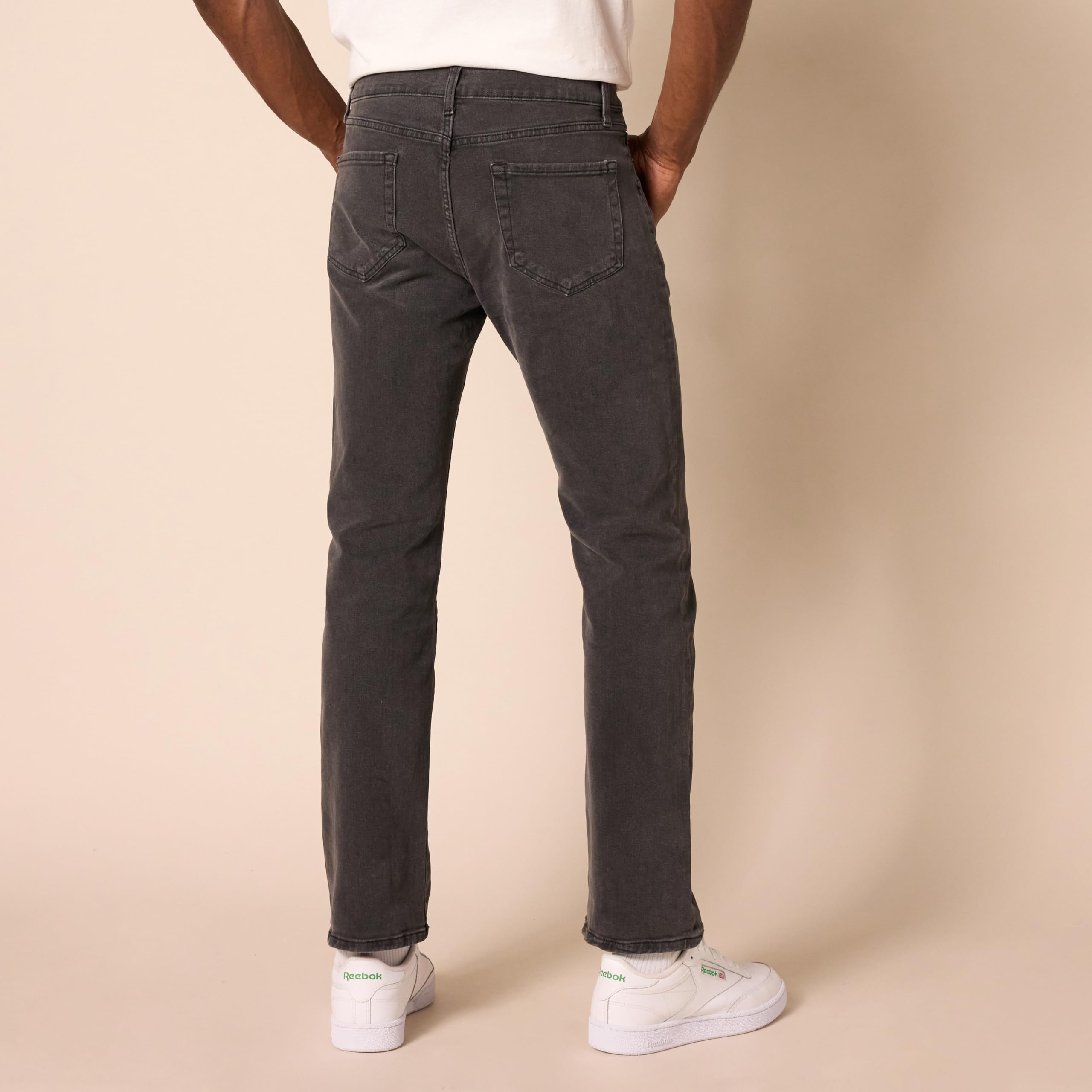 Amazon Essentials Men's Straight-Fit Stretch Jean, Washed Black, 32W x 32L