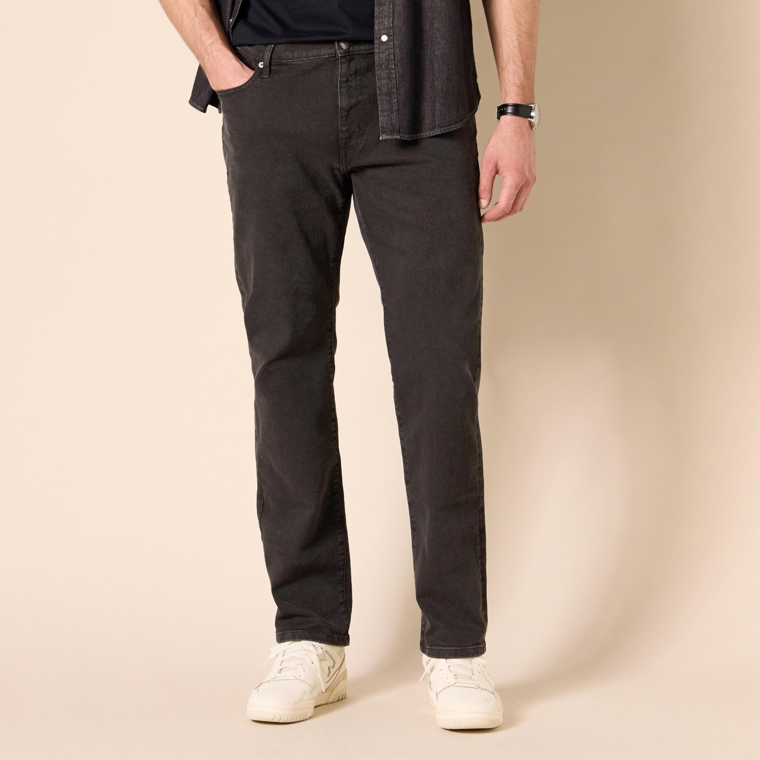 Amazon Essentials Men's Straight-Fit Stretch Jean, Washed Black, 32W x 32L
