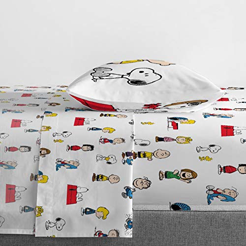 Jay Franco Peanuts Classic Pals 5 Piece Twin Bed Set - Includes Reversible Comforter & Sheet Set - Bedding Features Snoopy & Charlie Brown - Super Soft Fade Resistant Microfiber