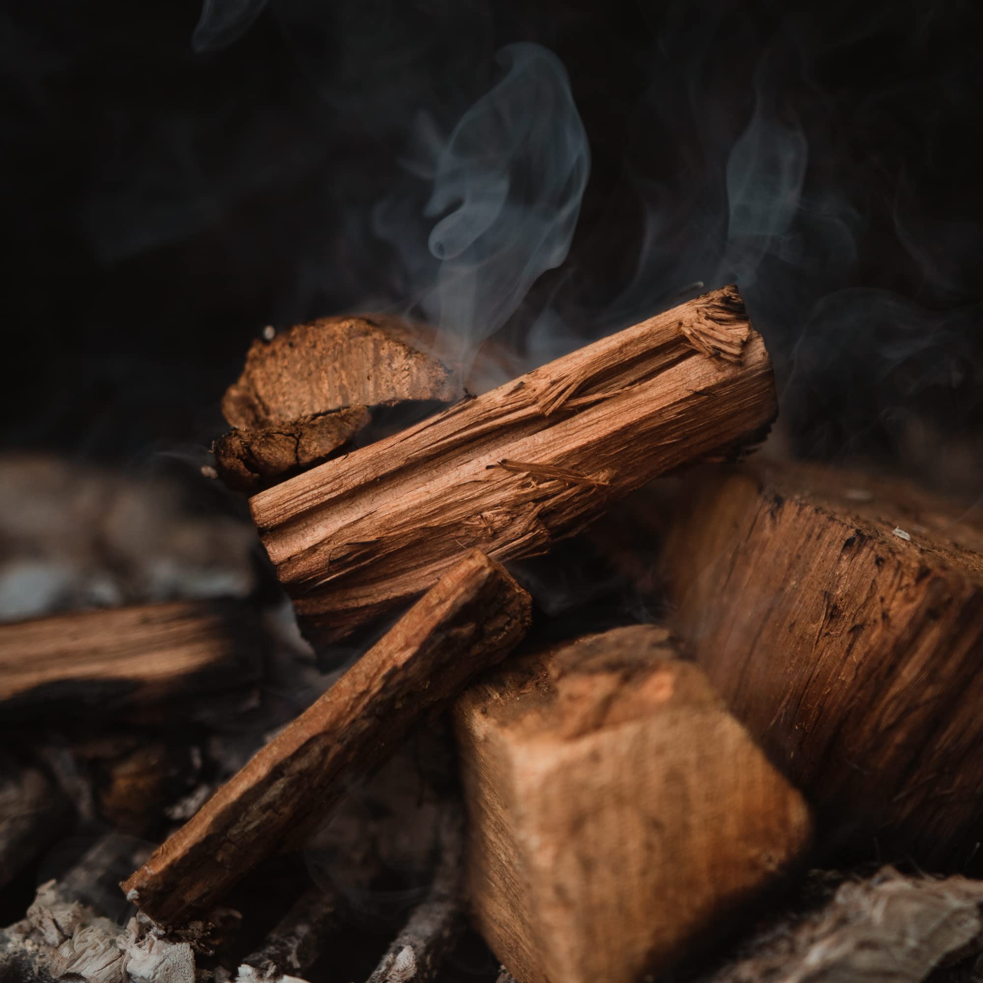 Fire & Flavor Hickory Wood Chunks for Smoking and Grilling - All-Natural, Long-Lasting with a Mildly Sweet Flavor - Large Chunk Wood Chips for Smokers,Red
