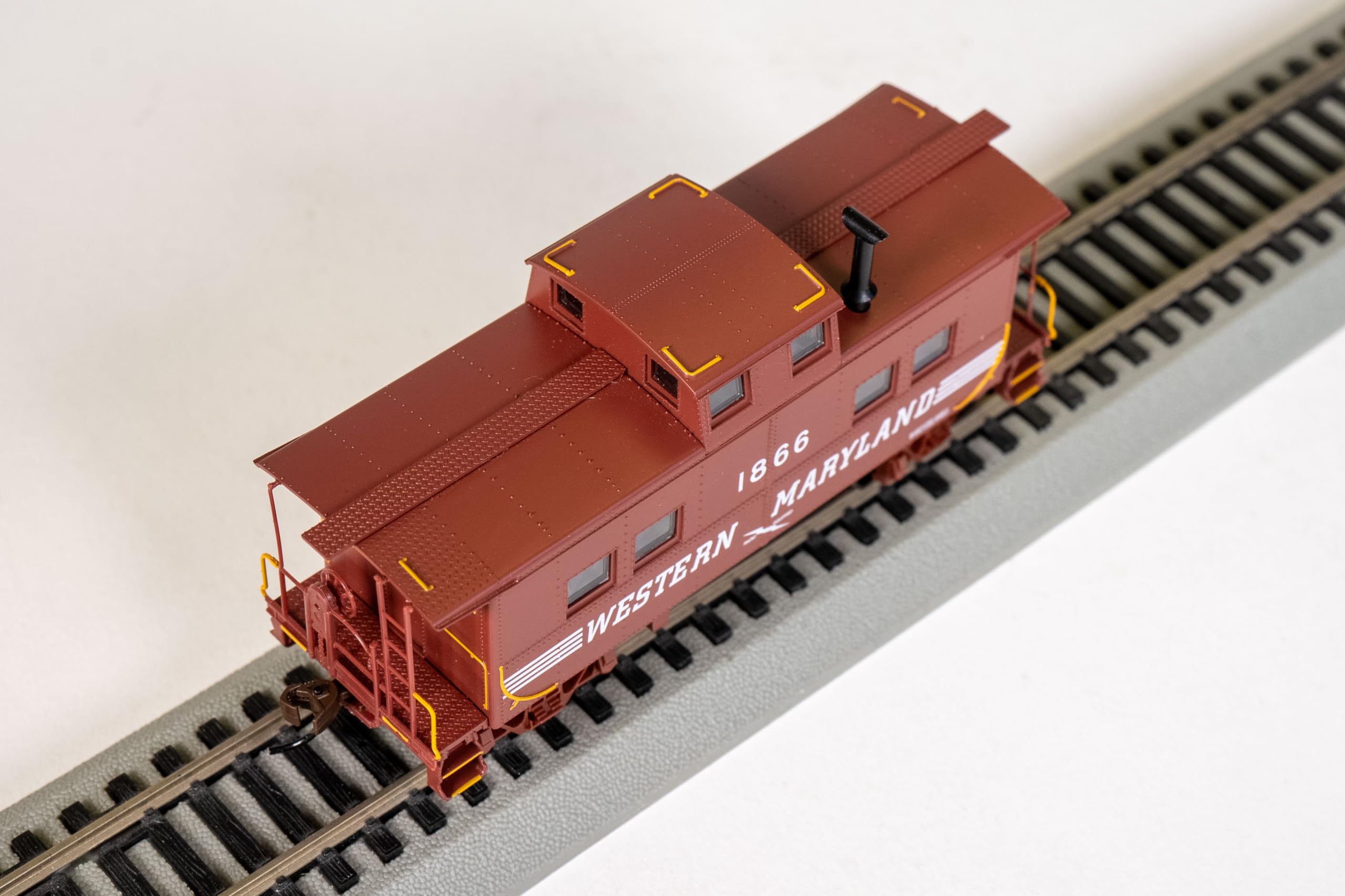 Bachmann Trains Northeast Steel Caboose - Western Maryland #1863 (Speed Lettering) - HO Scale, Protypical Brown