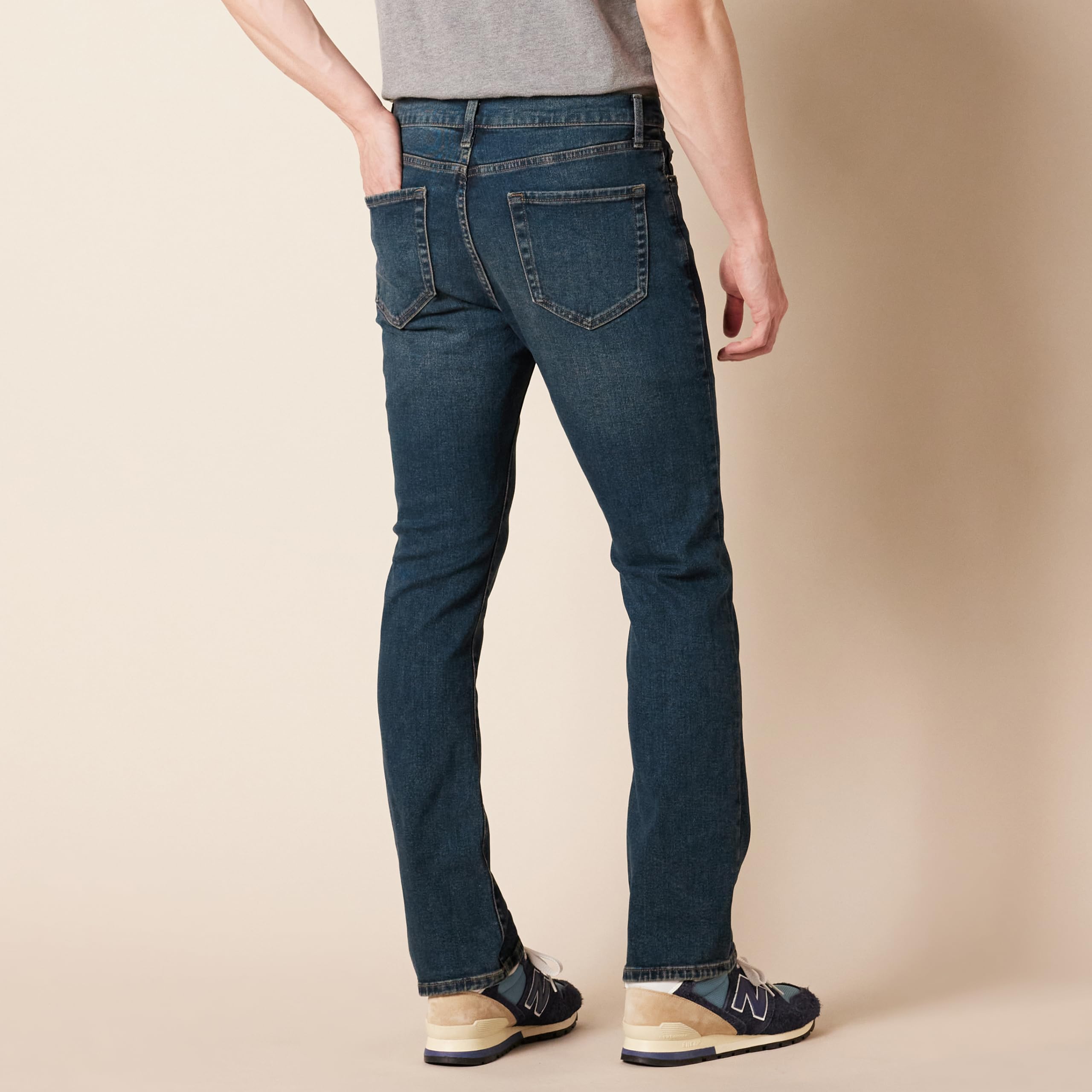 Amazon Essentials Men's Jeans, Slim Fit Stretch, 32W x 34L, Dark Wash, Bootcut