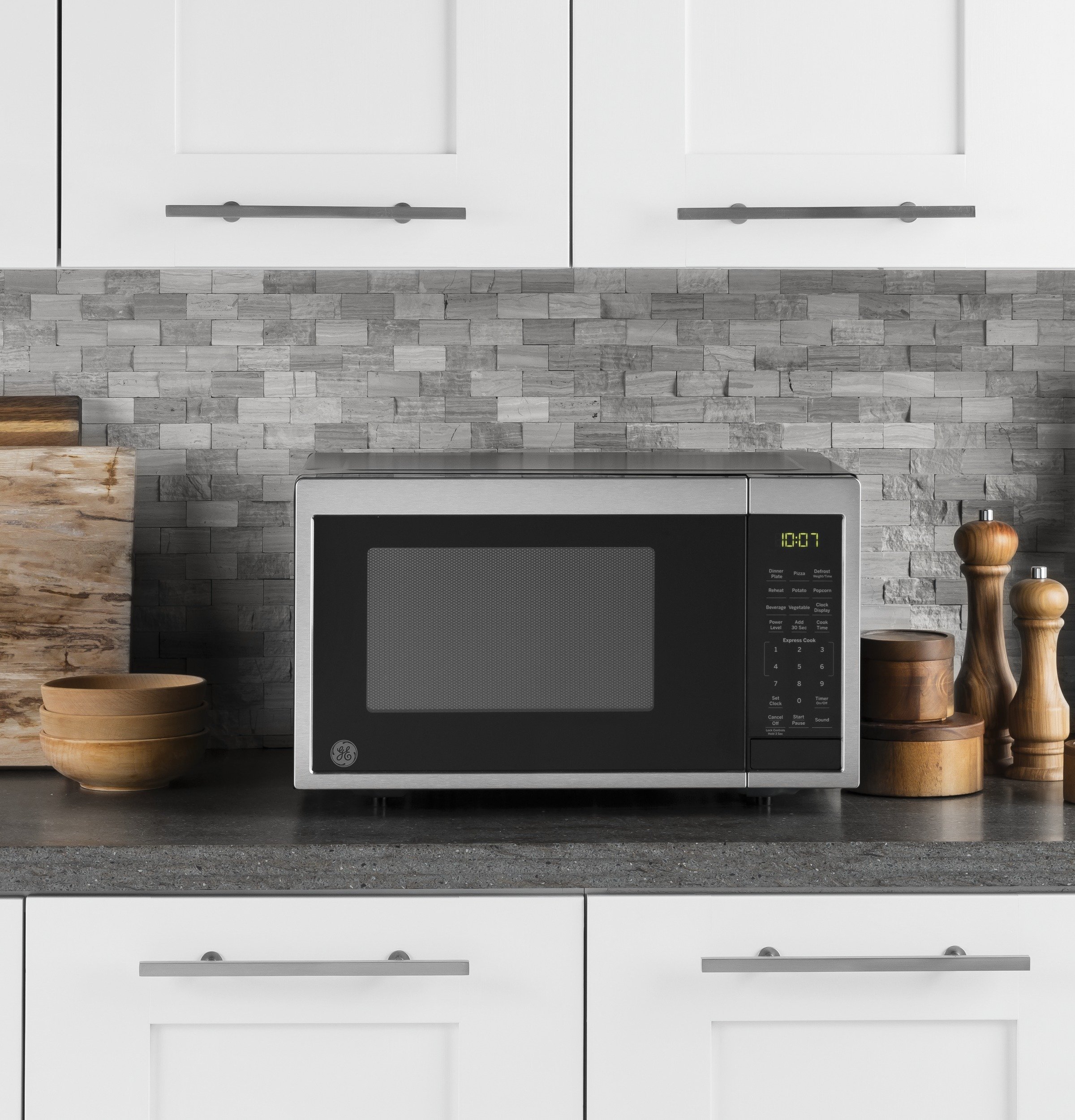 GE JES1095SMSS Microwave Kitchen Essentials for The Countertop or Dorm Room, OLD 0.9 Cu. Ft, Stainless Steel