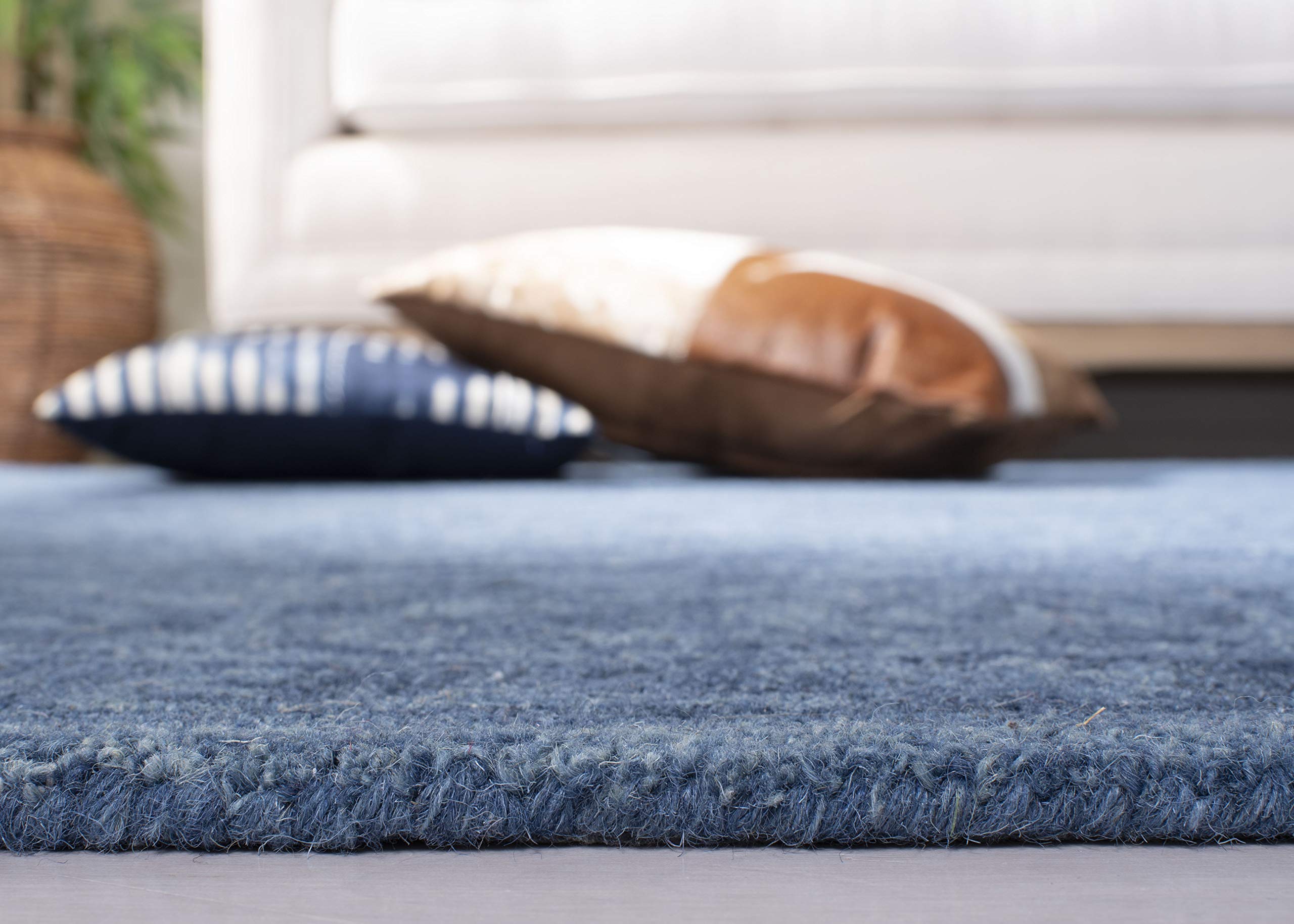 SAFAVIEH Dip Dye Collection Area Rug - 8' x 10', Navy Blue, Handmade Wool, Ideal for High Traffic Areas in Living Room, Bedroom (DDY151N)