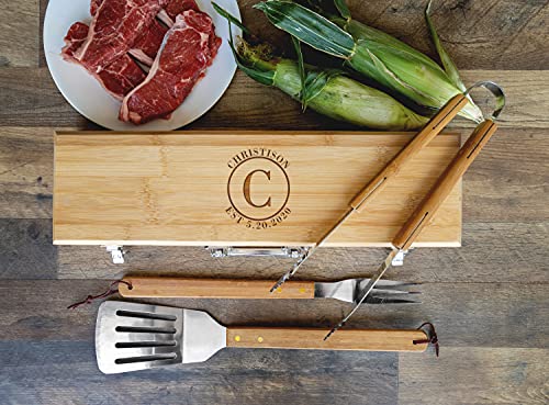 Personalized Grill Set for Men, BBQ Set with Custom Engraved Wooden Case Holder (Circle Design) | Customized Birthday for Him, Dad, Boyfriend, Husband | Groomsmen Gift