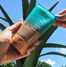 Bath & Body Works 6.6 Ounce Sand & Sea Salt Scrub with coconut oil At the Beach Scent (Packaging may vary)