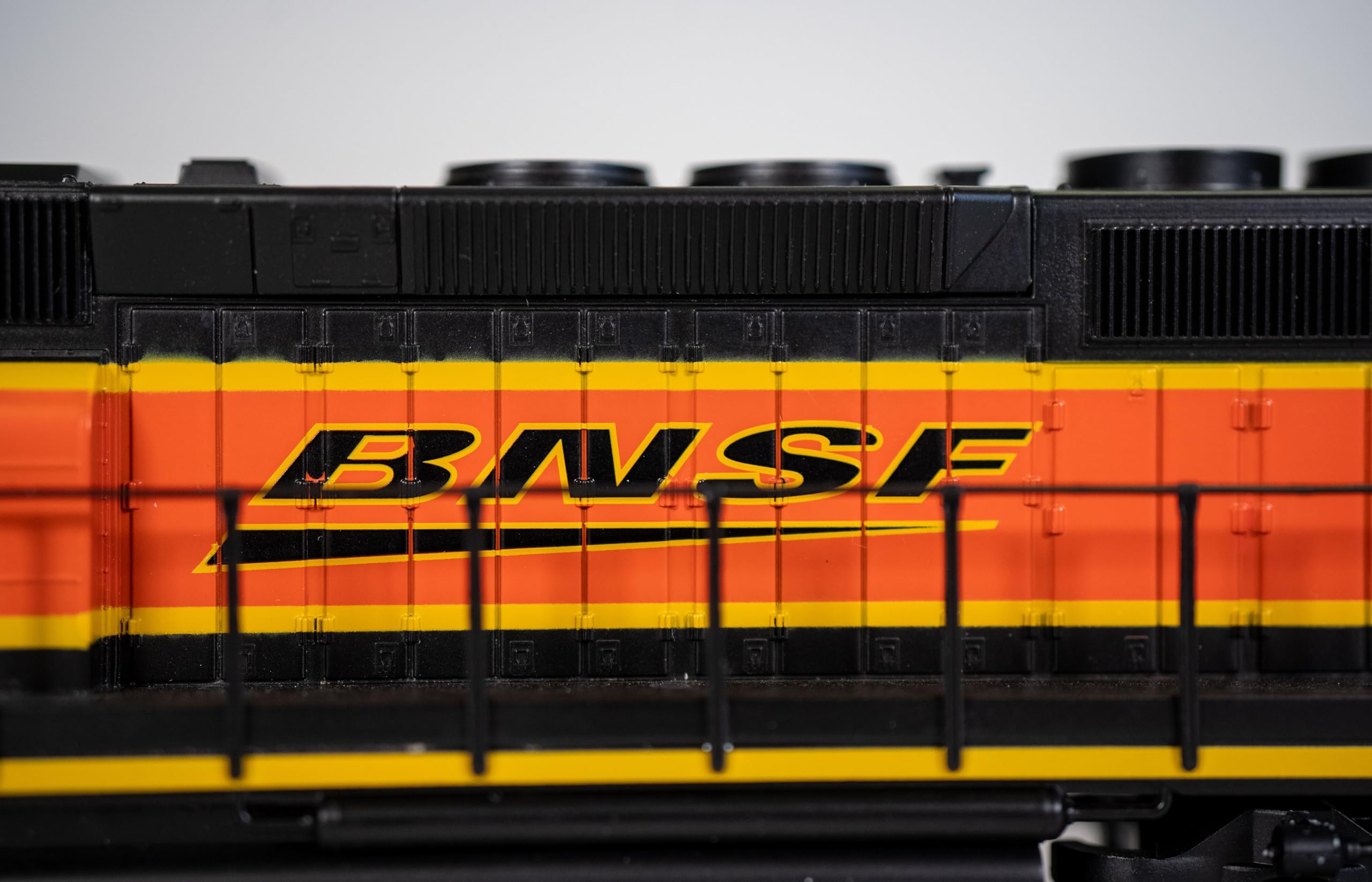 EMD SD40-2 DCC Equipped Diesel Locomotive BNSF #1734 (HERITAGE III) - HO Scale