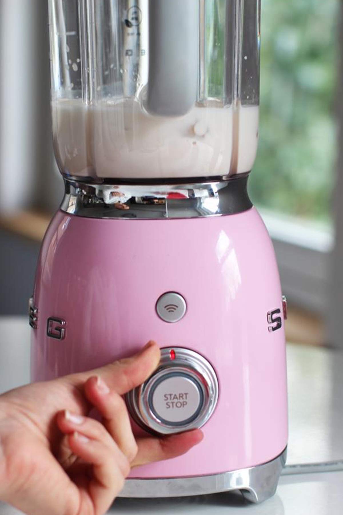 Smeg - Blender - A Collection of Adult Games and Gifts - Blender - Pink