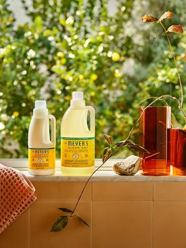 Mrs. Meyer's Liquid Laundry Detergent, Biodegradable Formula Infused with Essential Oils, Honeysuckle, 64 oz (64 Loads)