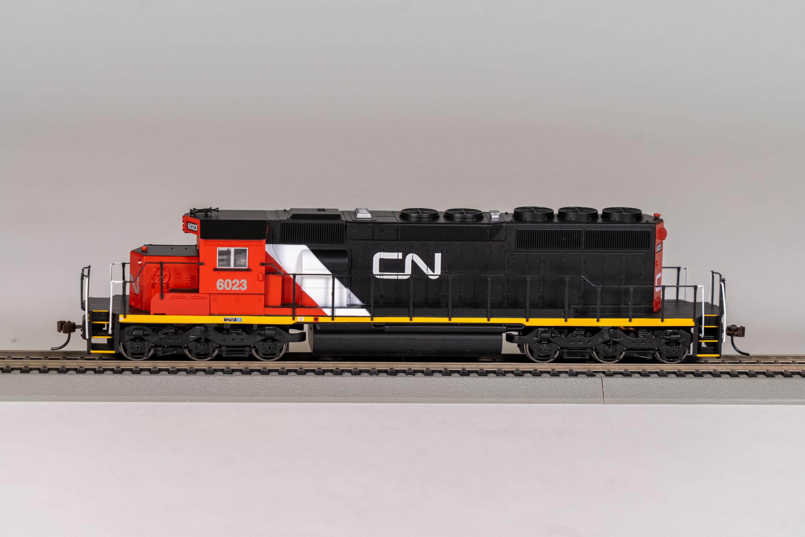 Bachmann Industries EMD SD40 2 DCC Canadian National #6023 Ready Locomotive (HO Scale)