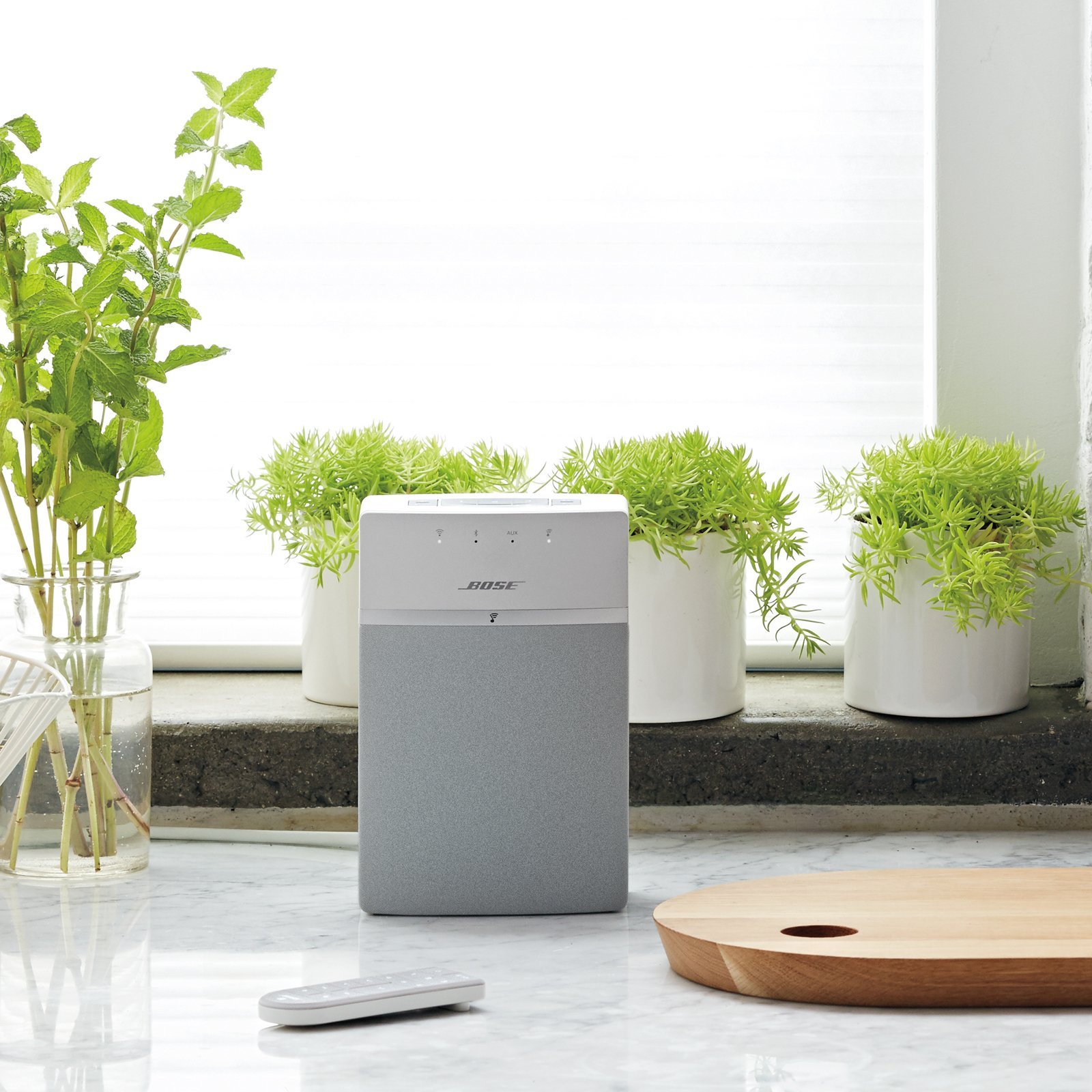 Bose 731396-1200 SoundTouch 10 Wireless Speaker, Works with Alexa, White