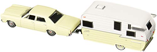 Greenlight 1: 64 Hitch & Tow Series 5-1967 Ford Custom & Shasta 15' Airflyte Diecast Vehicle