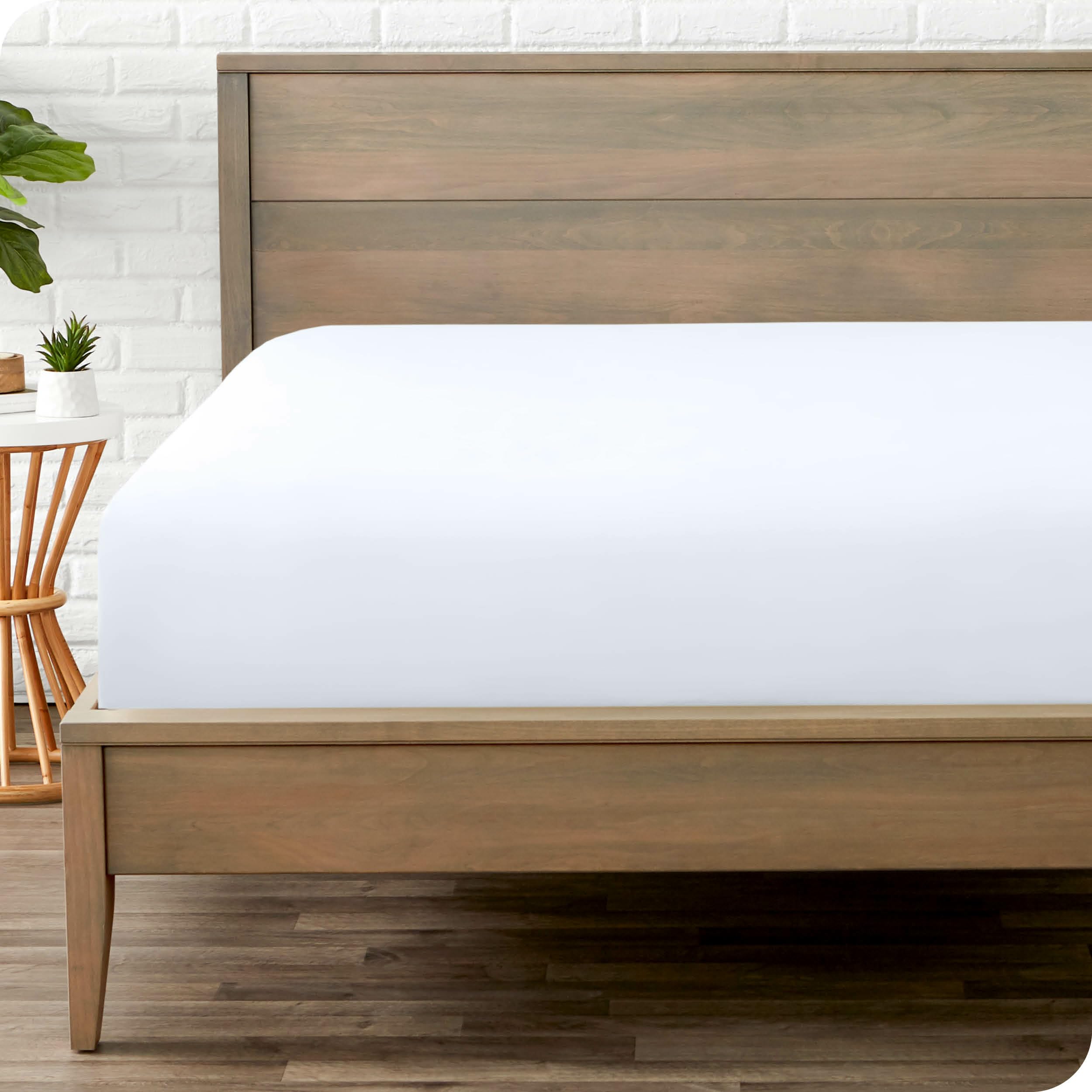 Bare Home Fitted Bottom Sheet Full Size - Premium 1800 Microfiber - Ultra-Soft Hotel Luxury - Deep Pocket - Durable and Long Lasting (Full, White)