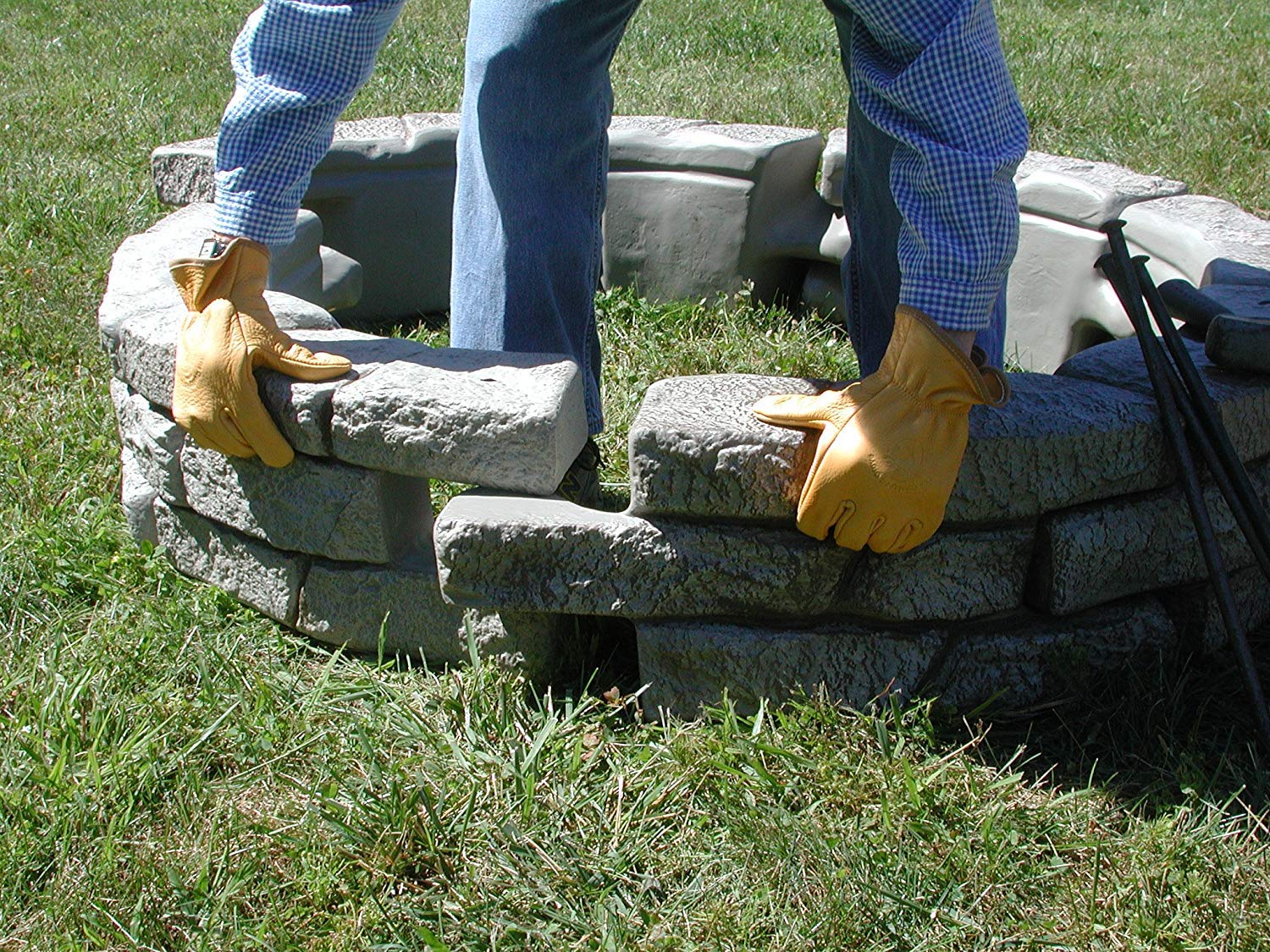 RTS Home Accents Rock Lock Interlocking Landscape Edging and Border System, Curved Section With Spikes, 2.5 Feet Long (Pack of 2)
