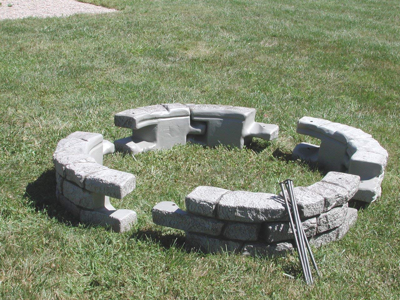 RTS Home Accents Rock Lock Interlocking Landscape Edging and Border System, Curved Section With Spikes, 2.5 Feet Long (Pack of 2)