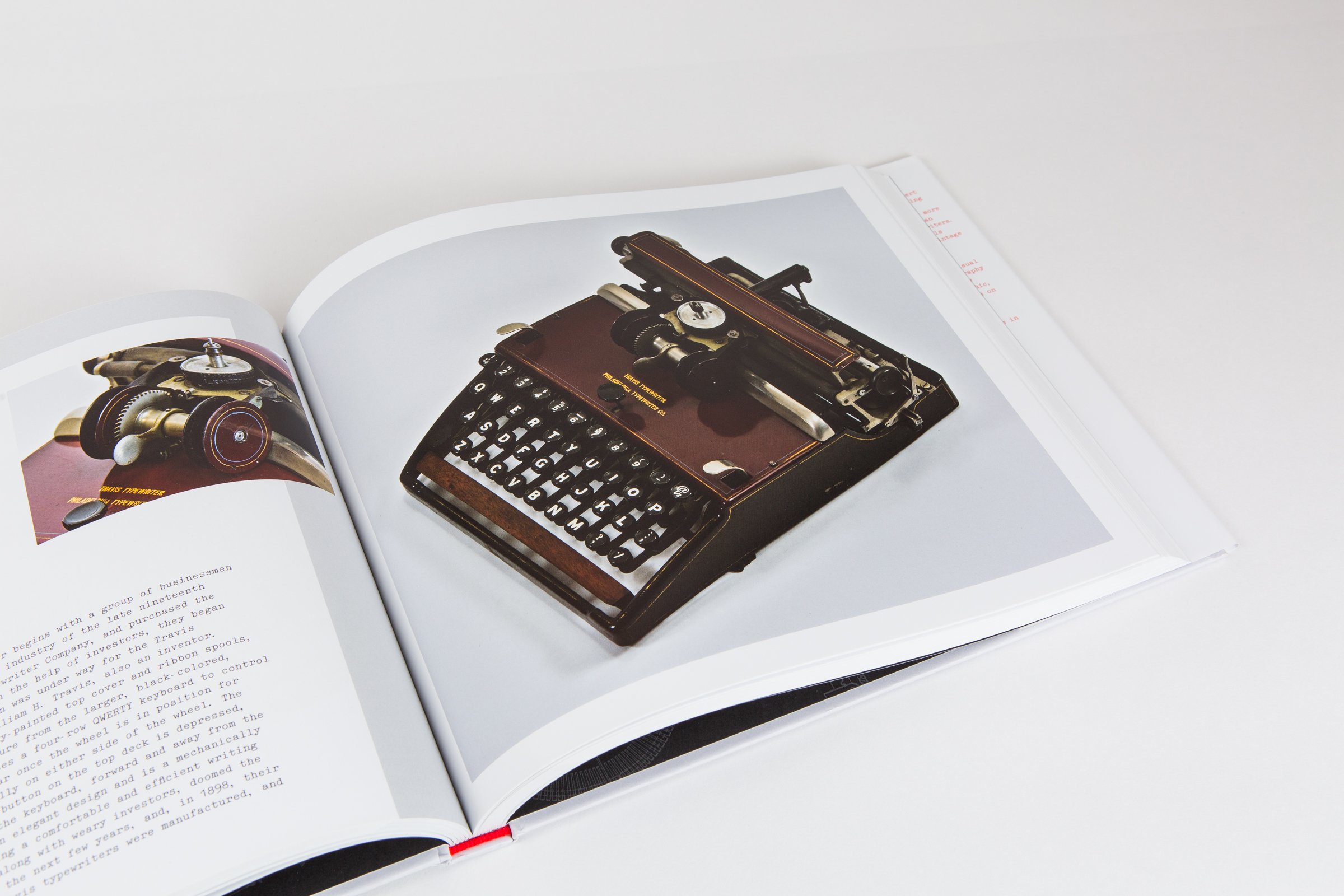 Typewriters: Iconic Machines from the Golden Age of Mechanical Writing (Writers Books, Gifts for Writers, Old-School Typewriters)