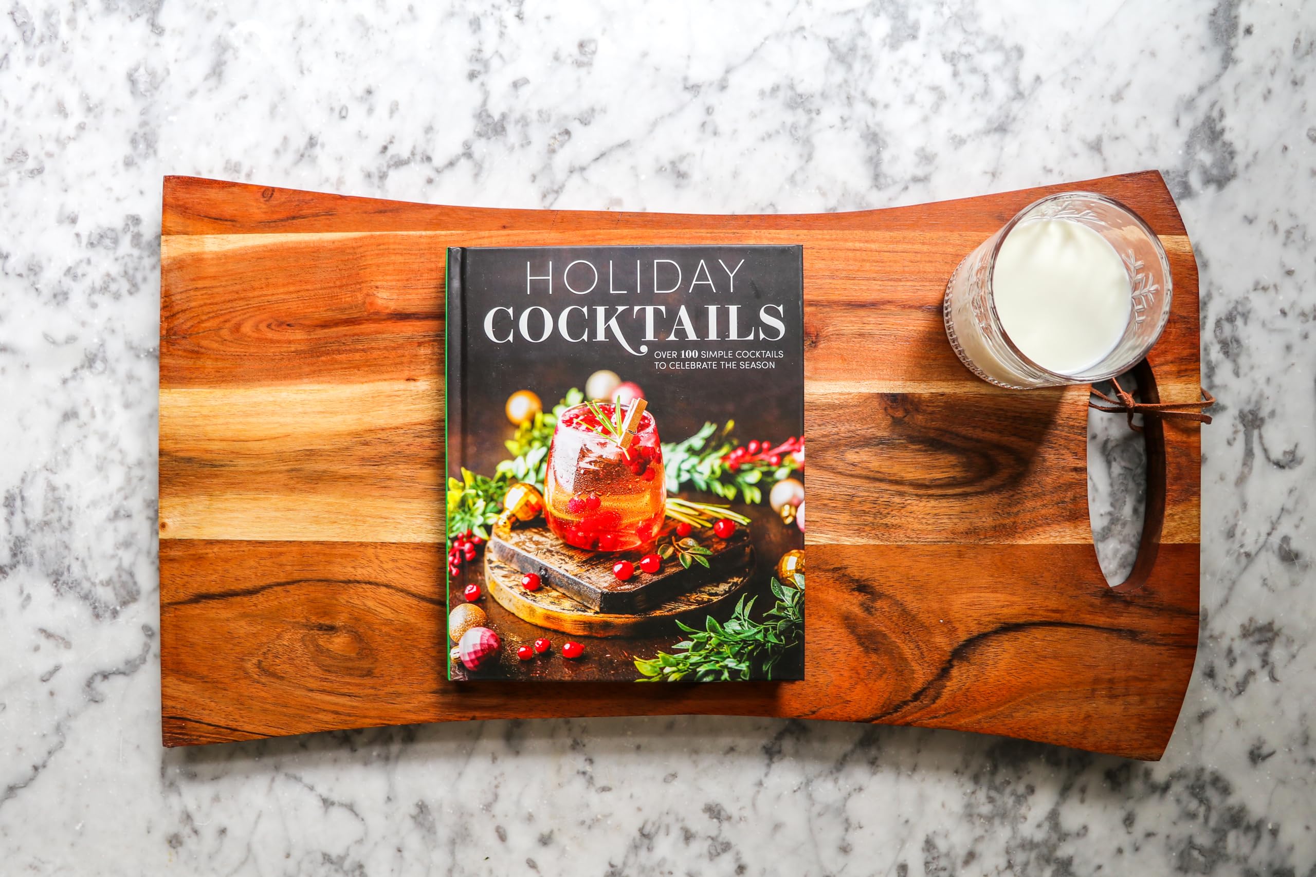 Holiday Cocktails: Over 100 Simple Cocktails to Celebrate the Season (Effortless Holiday Drinks For Intimate Gatherings and Big Crowds)