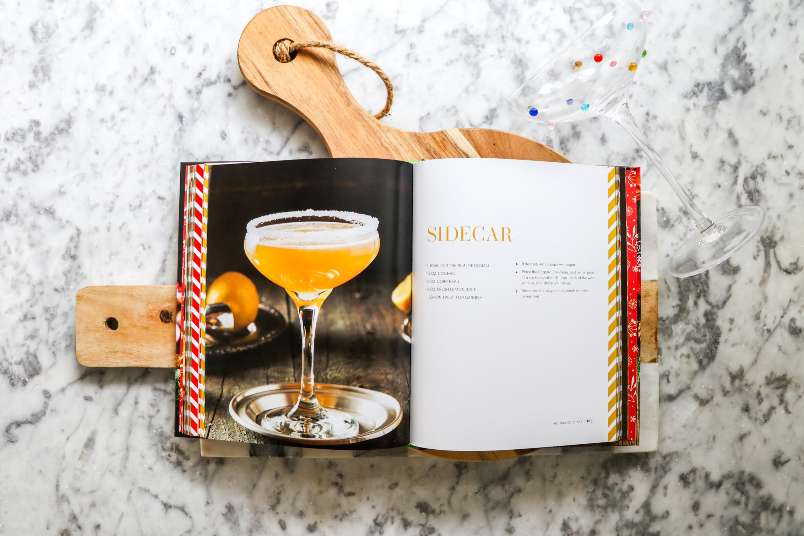 Holiday Cocktails: Over 100 Simple Cocktails to Celebrate the Season (Effortless Holiday Drinks For Intimate Gatherings and Big Crowds)