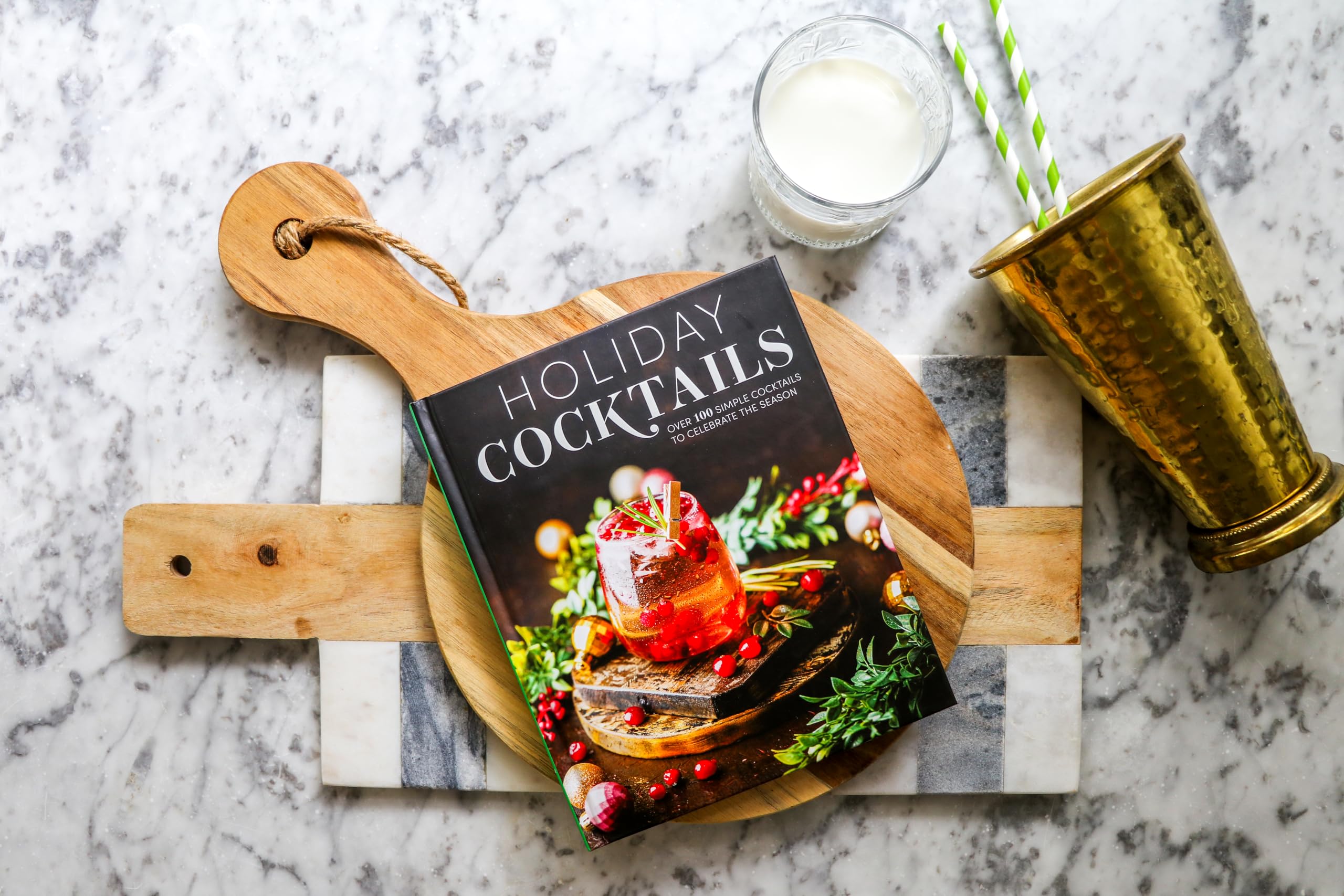 Holiday Cocktails: Over 100 Simple Cocktails to Celebrate the Season (Effortless Holiday Drinks For Intimate Gatherings and Big Crowds)